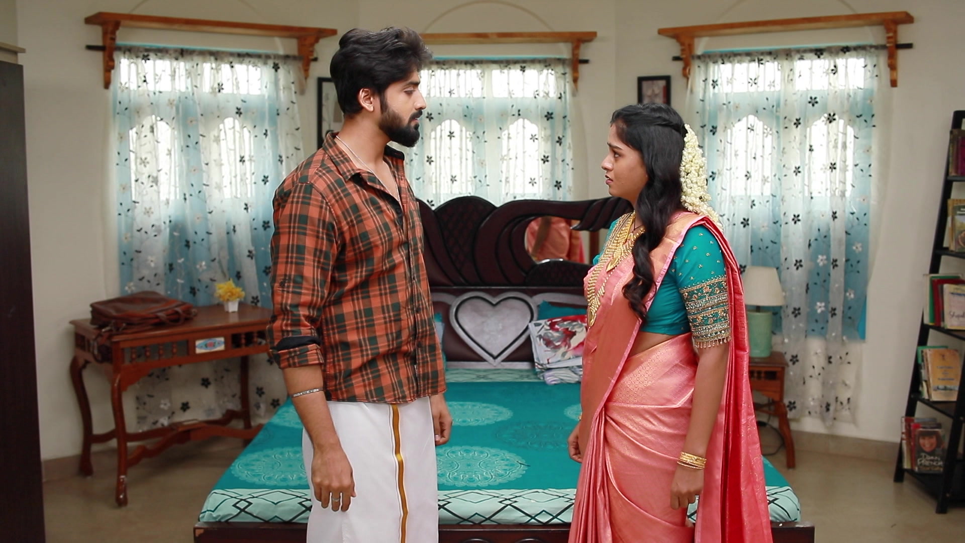 Watch Mahanadhi S1 Episode 327 on JioHotstar
