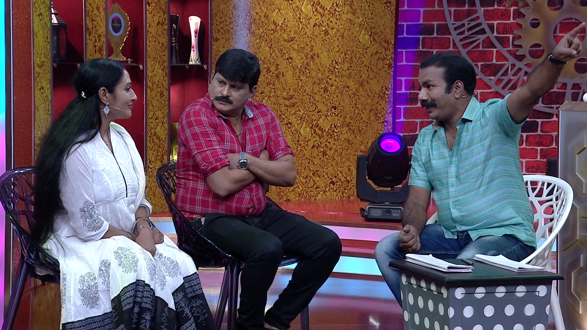 Watch Valkannadi S1 Episode 33 on JioHotstar