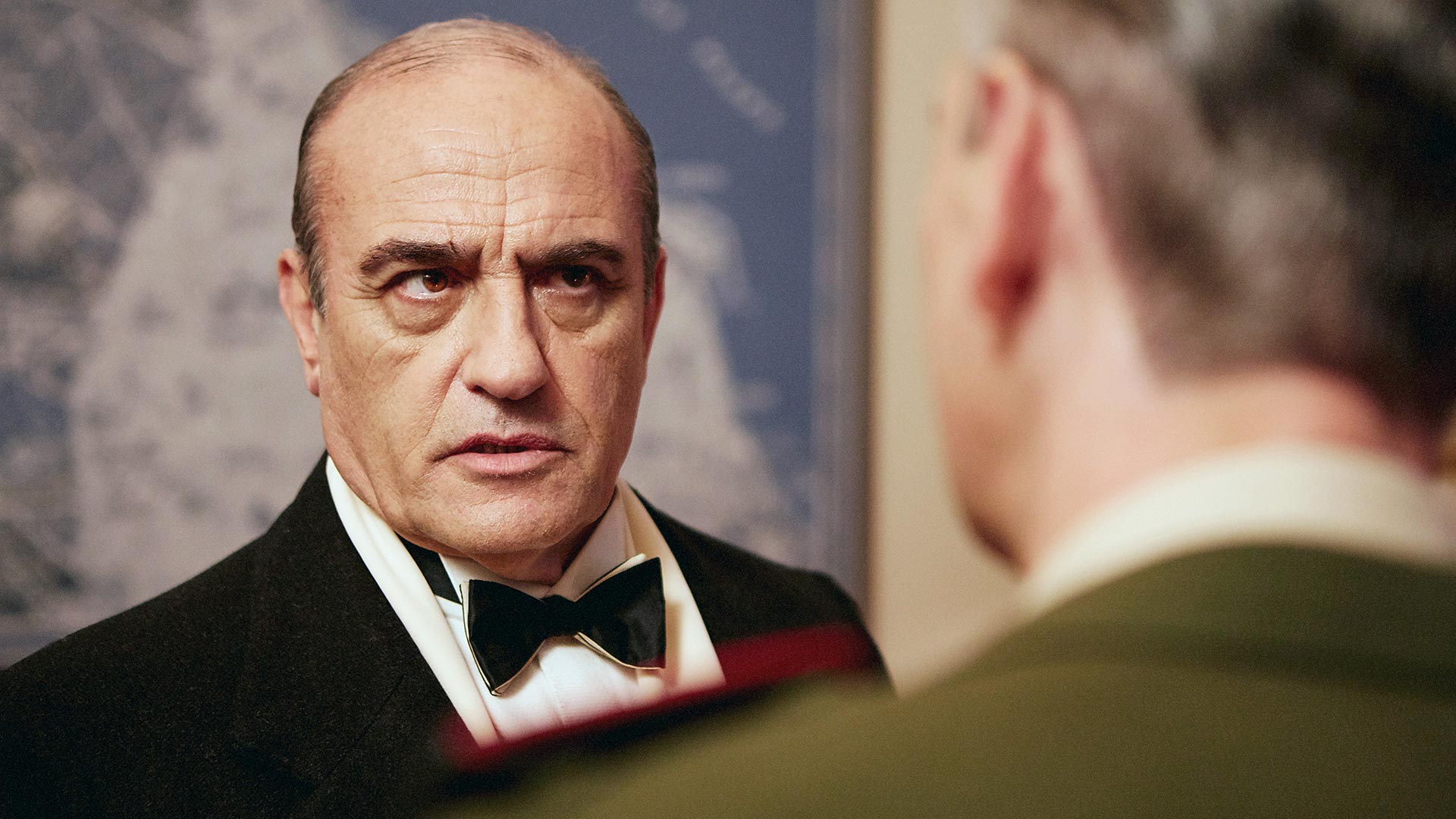 Watch Santa Evita S1 Episode 3 on Disney+ Hotstar