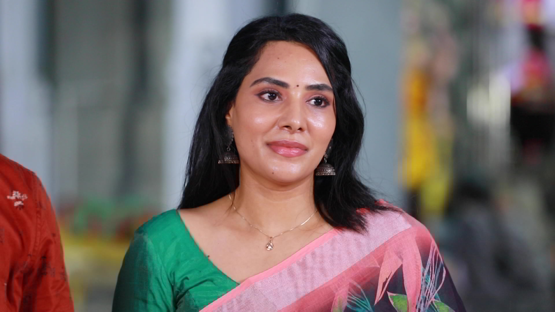 Stream Swetha Reunites with Kumaran Season 1 Episode 370 – Swetha ...