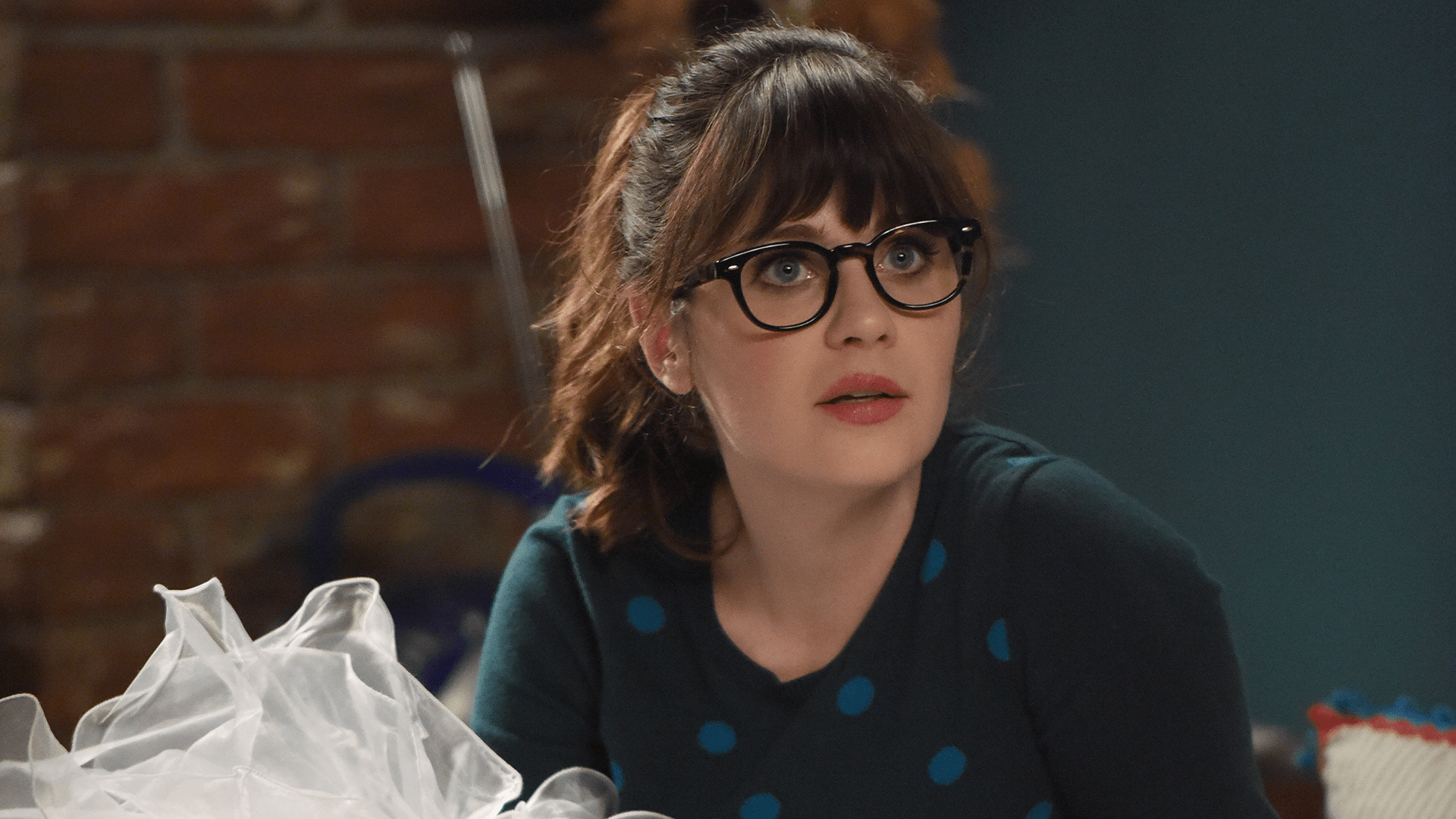 Watch הבחורה החדשה S5 Episode 19 on Disney+ Israel | English Spanish ...