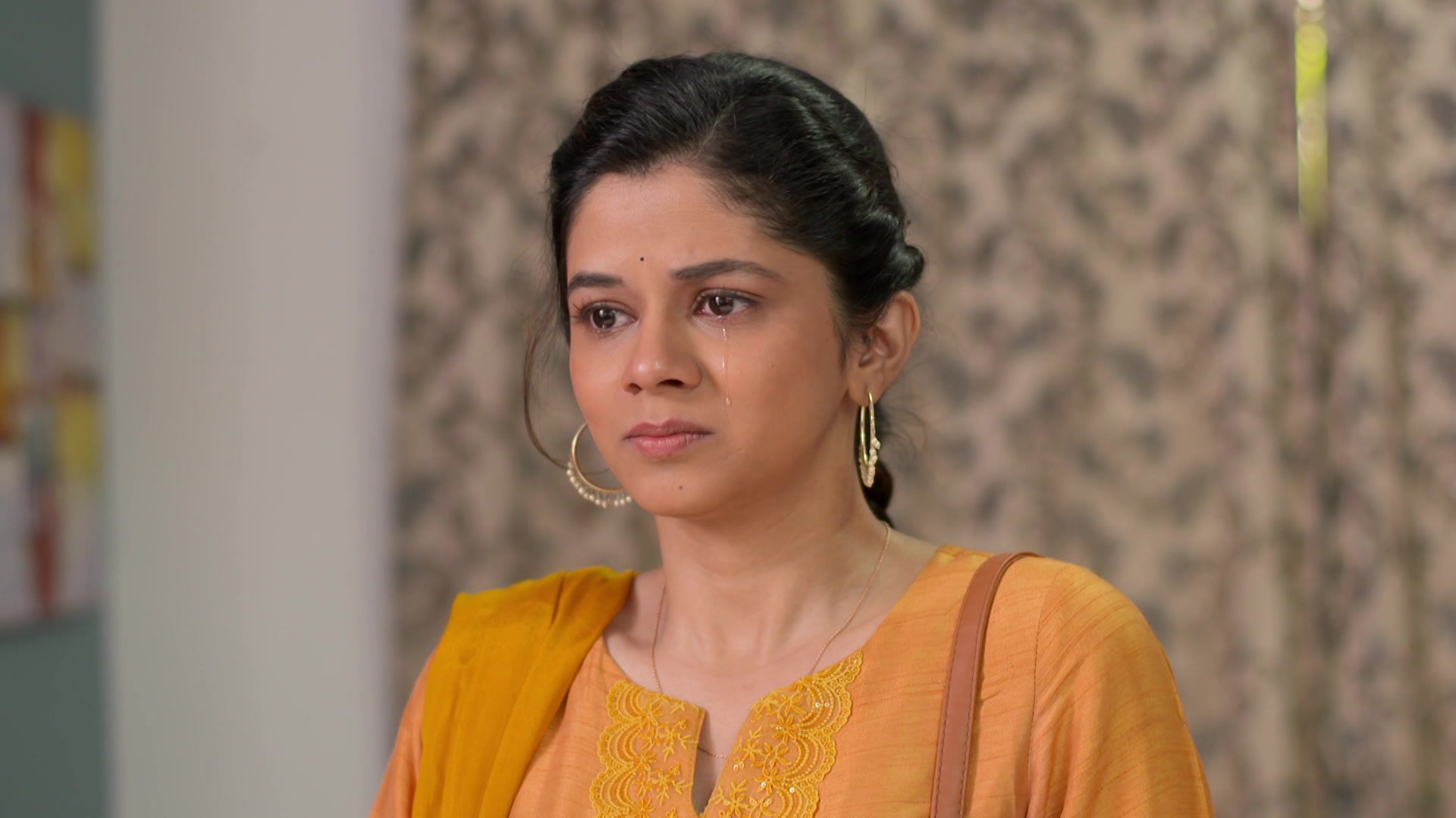 Watch Aai Kuthe Kaay Karte S1 Episode 1159 on JioHotstar