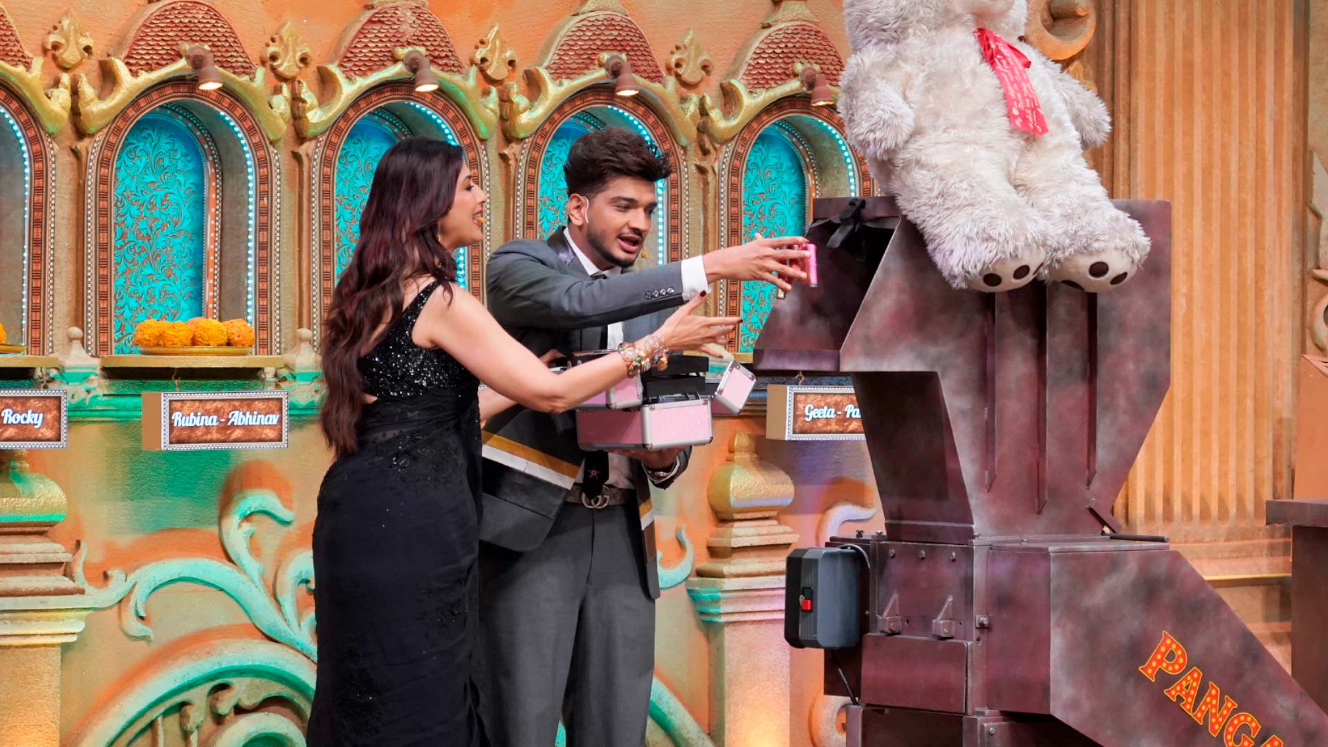 Watch Dhamaal with Pati Patni Aur Panga - Jodiyon Ka Reality Check S1 Episode 16 on JioHotstar