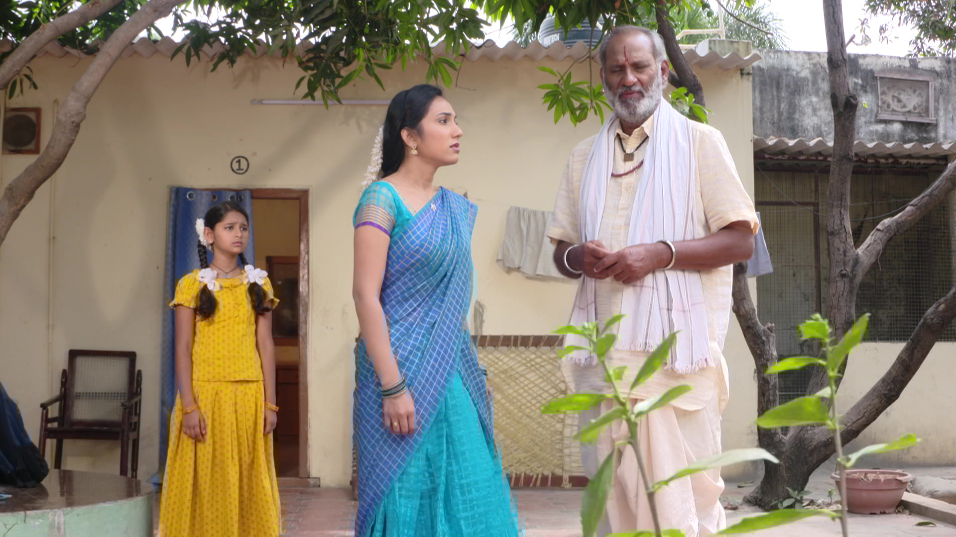 Watch Bangarada Panjara S1 Episode 129 on JioHotstar