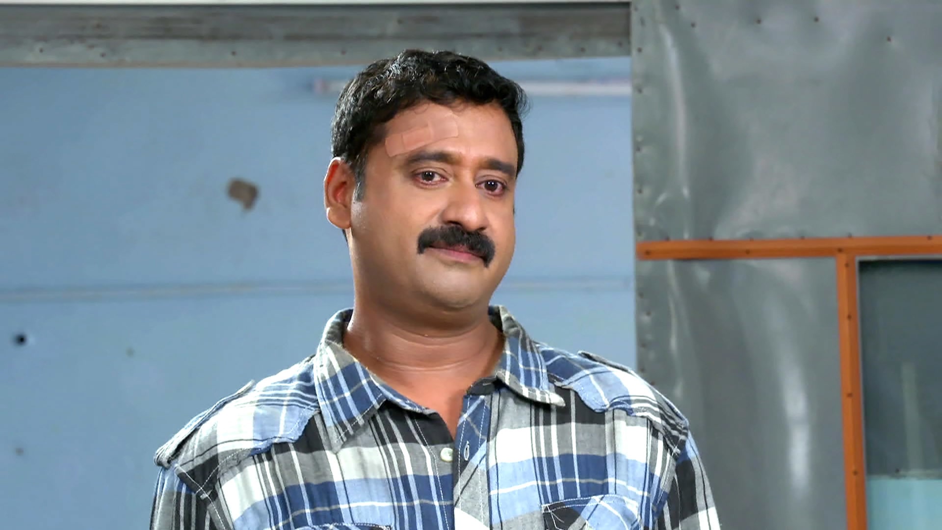 Watch Karuthamuthu S27 Episode 275 on JioHotstar