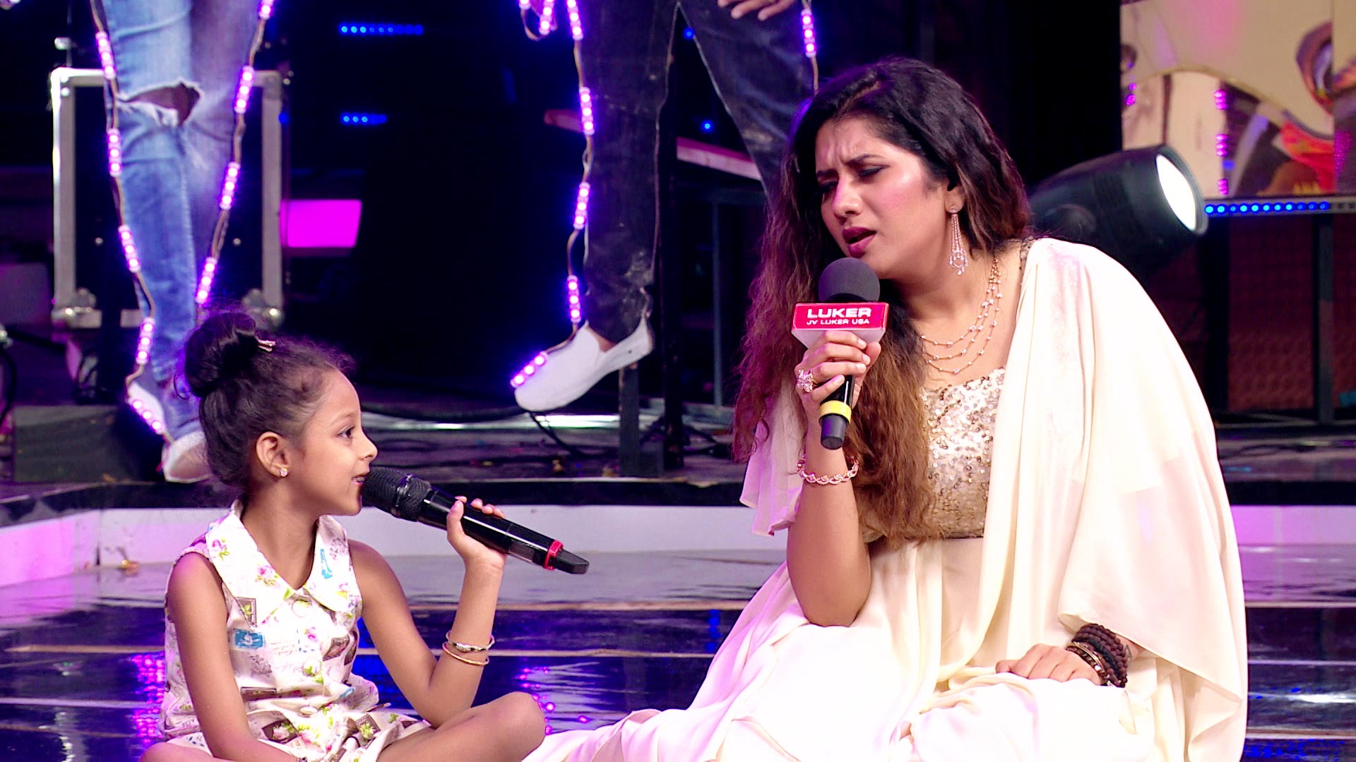 Watch Star Wars Round Continues Online