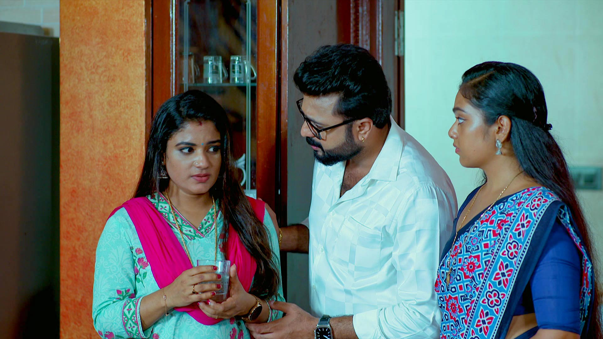 Watch Chempaneer Poovu S1 Episode 442 on JioHotstar