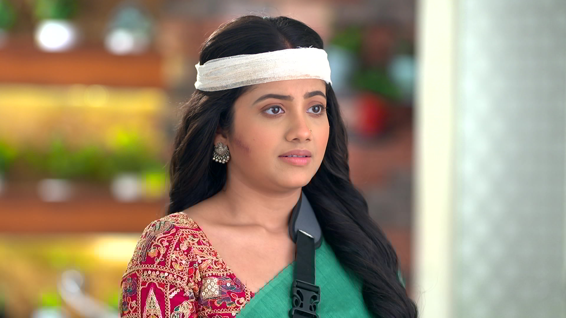 Watch Uraan Episode 206 on JioHotstar