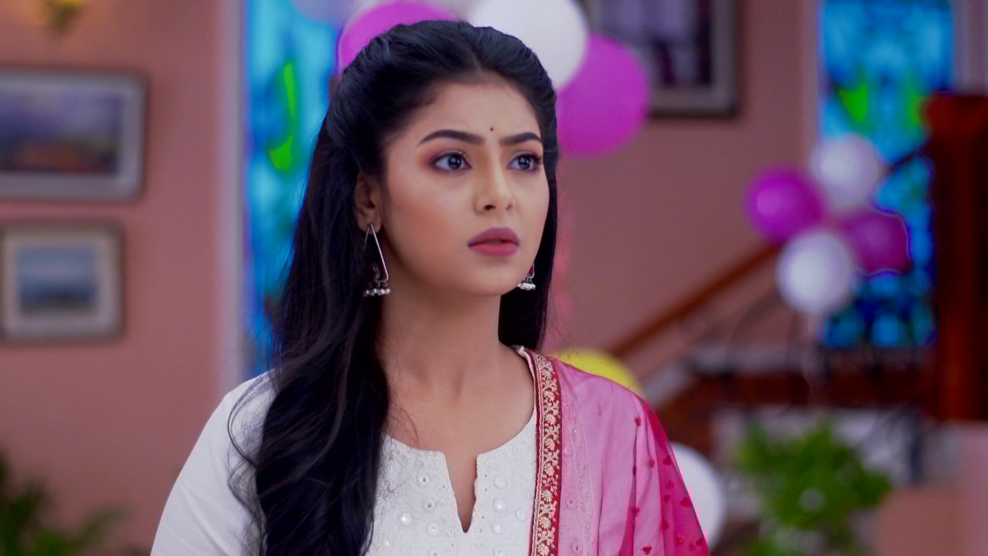 Watch Roshnai S1 Episode 211 on JioHotstar