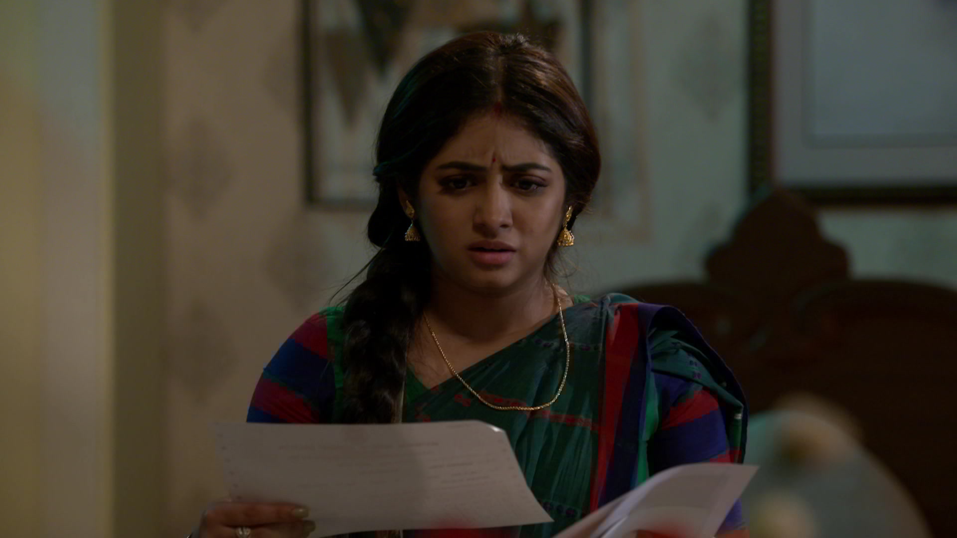 Watch Bangla Medium S1 Episode 135 on JioHotstar