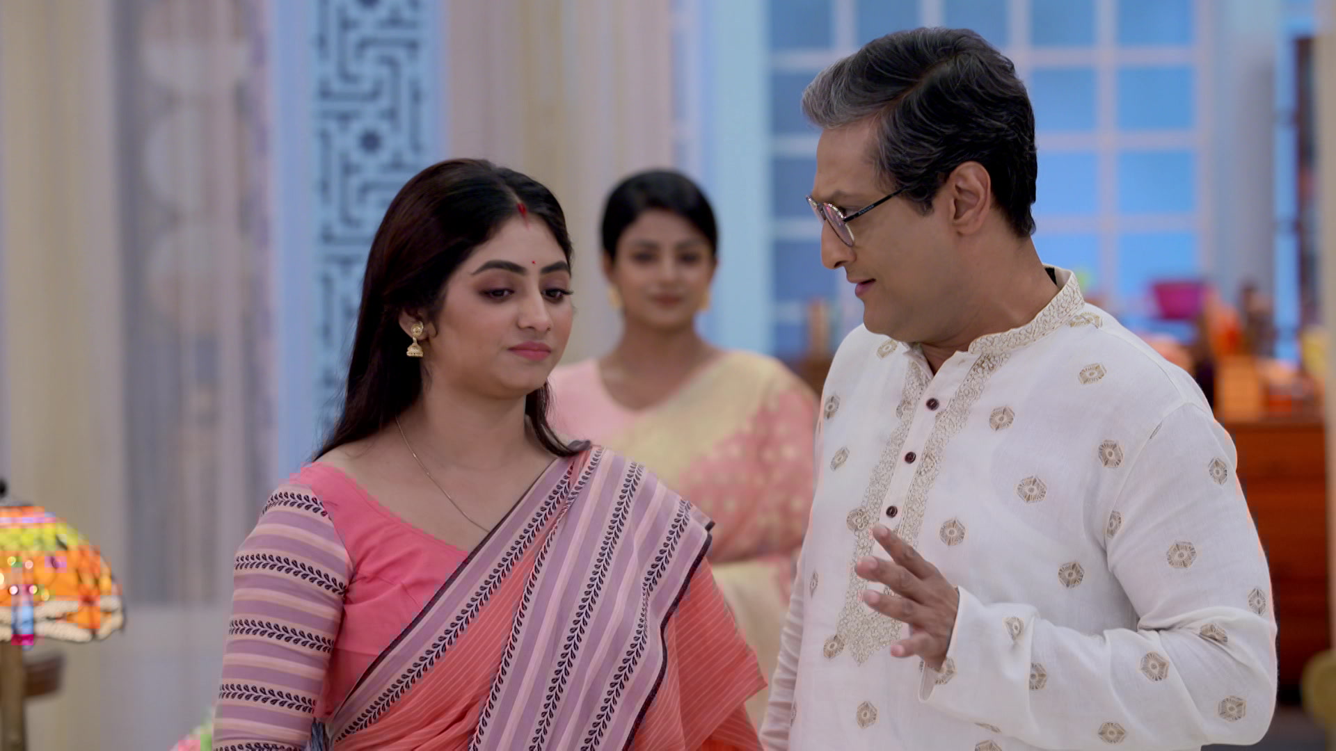 Watch Bangla Medium Episode 202 on JioHotstar