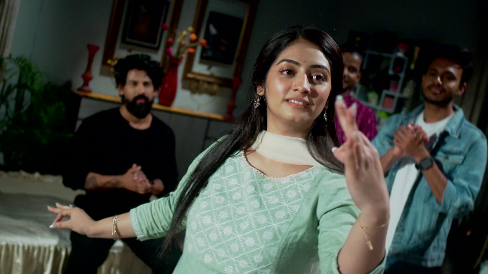 Watch Roshnai Episode 262 on JioHotstar