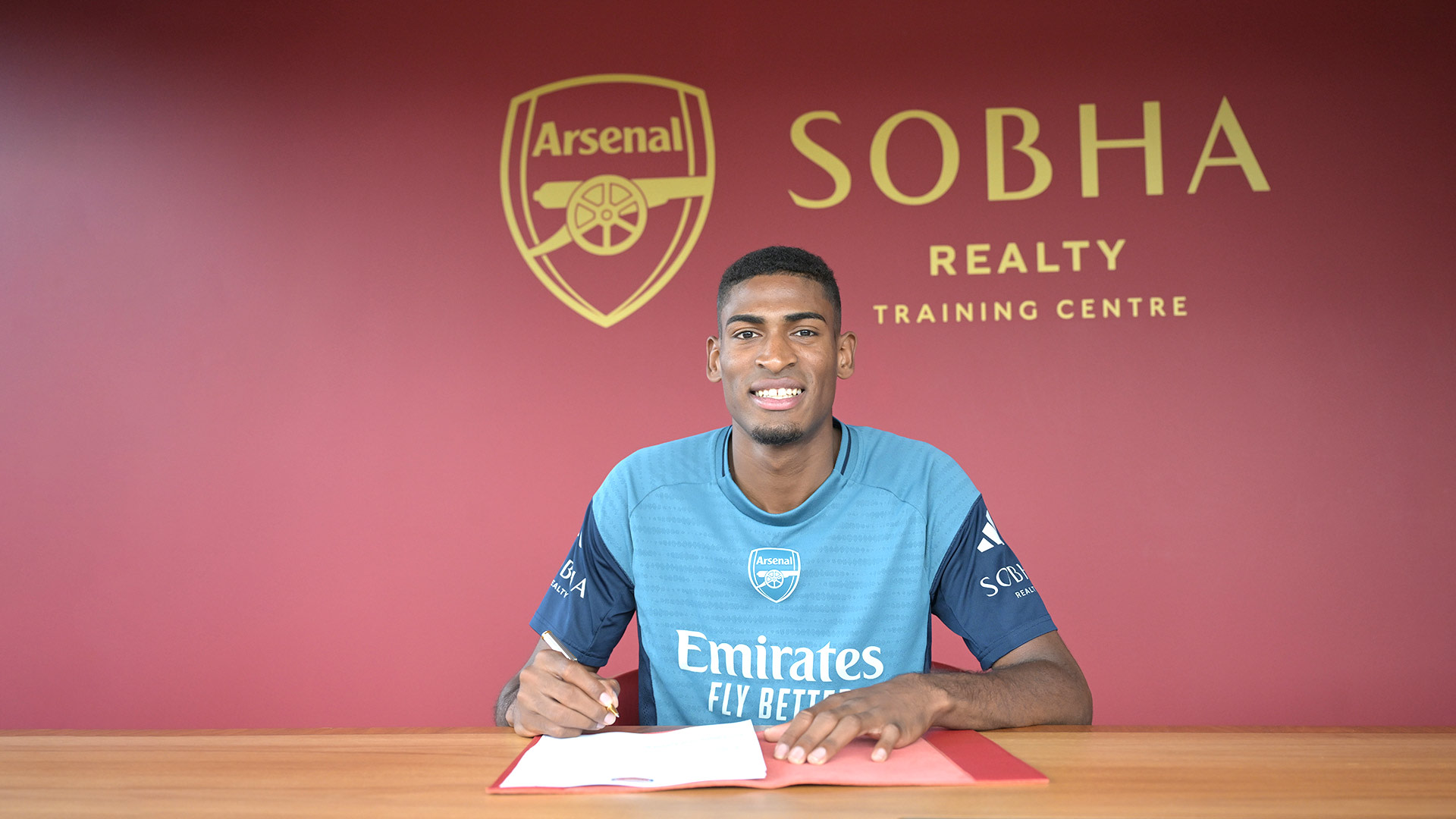 Arsenal are a Massive Club: Mosquera