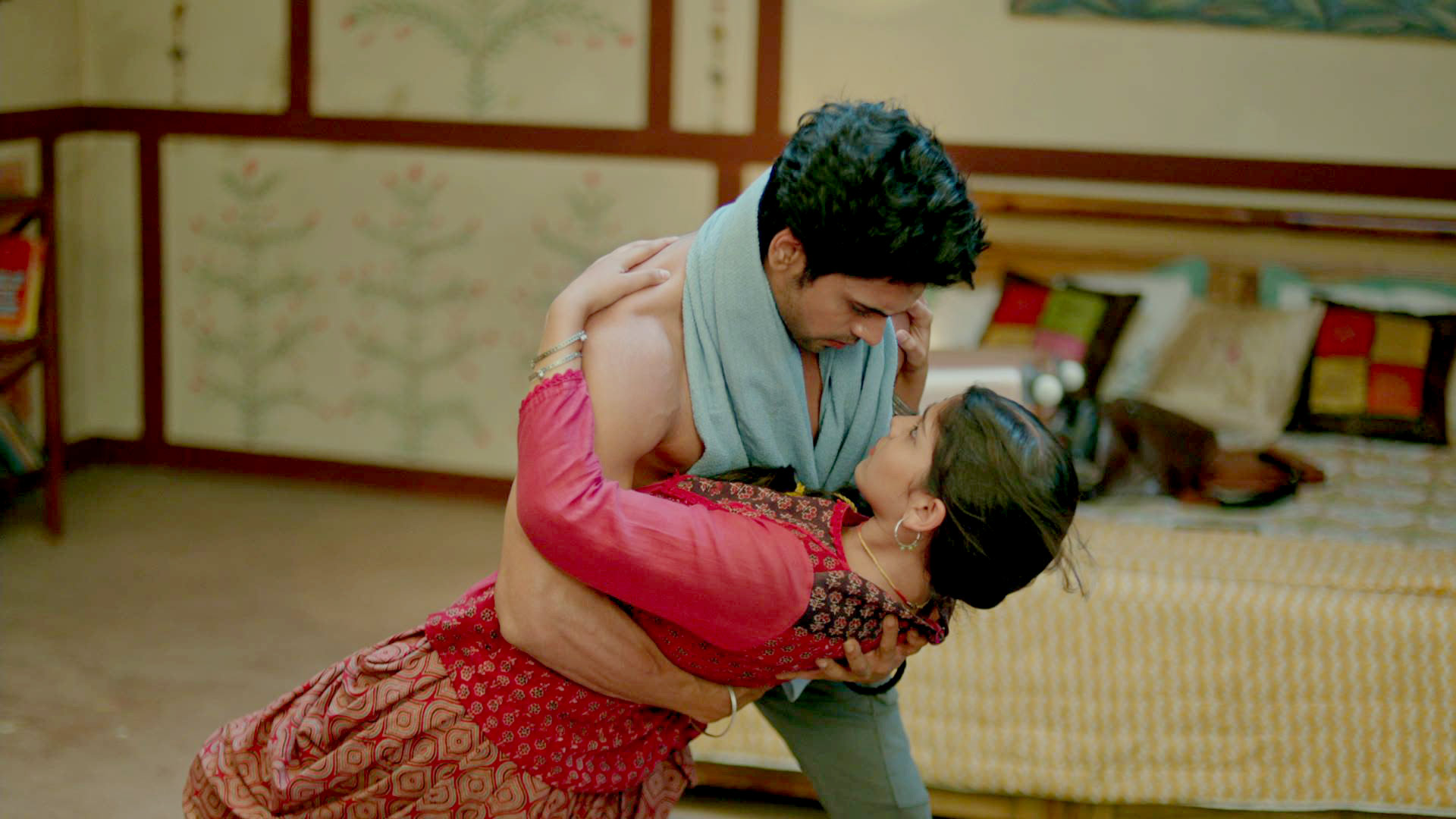 Watch Faltu Episode 3 on JioHotstar