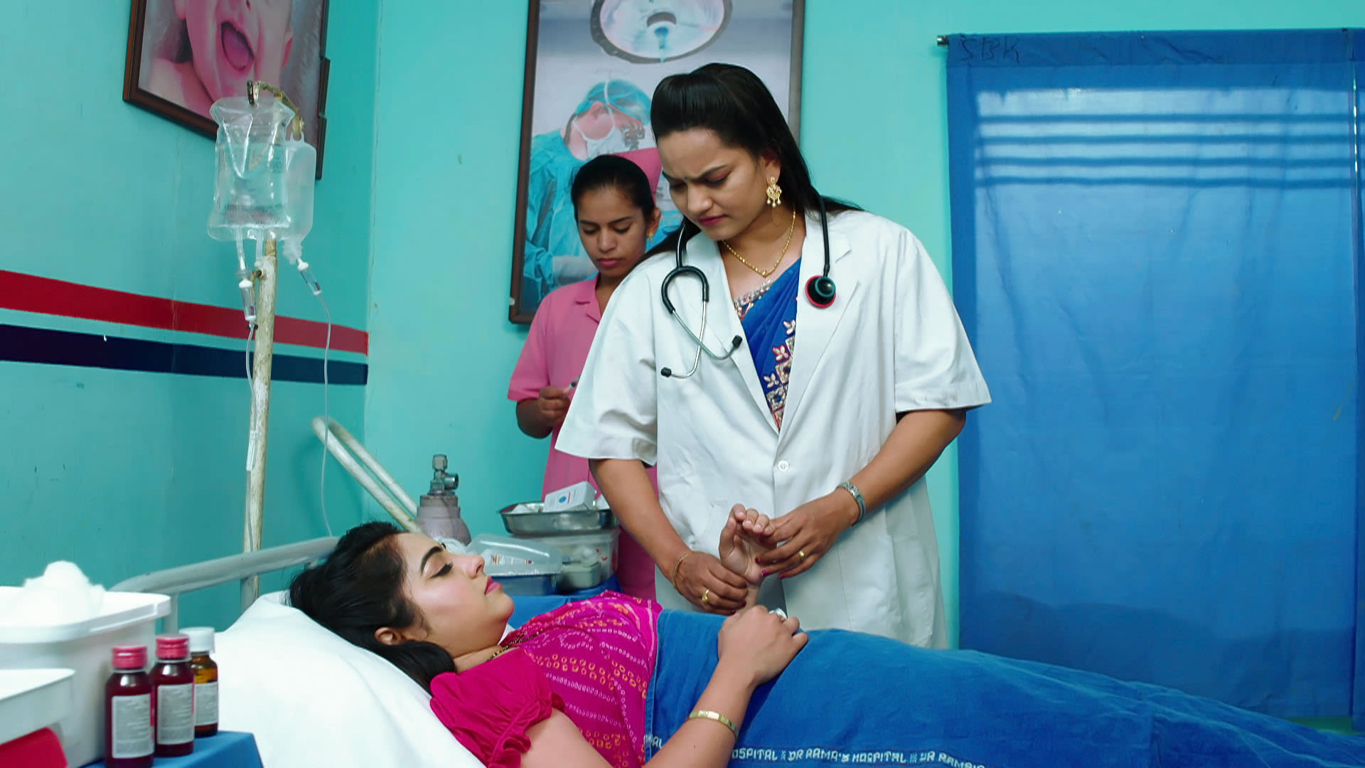 Watch Intiki Deepam Illalu Episode 403 on JioHotstar