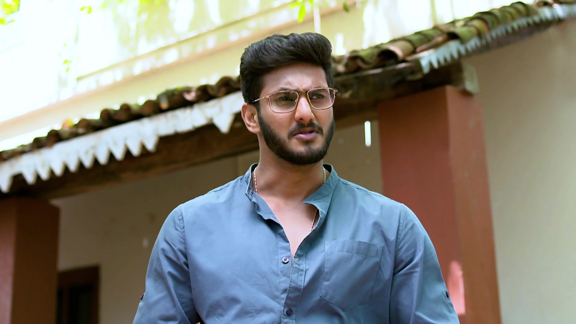 Watch Guru's Devious Plot Online