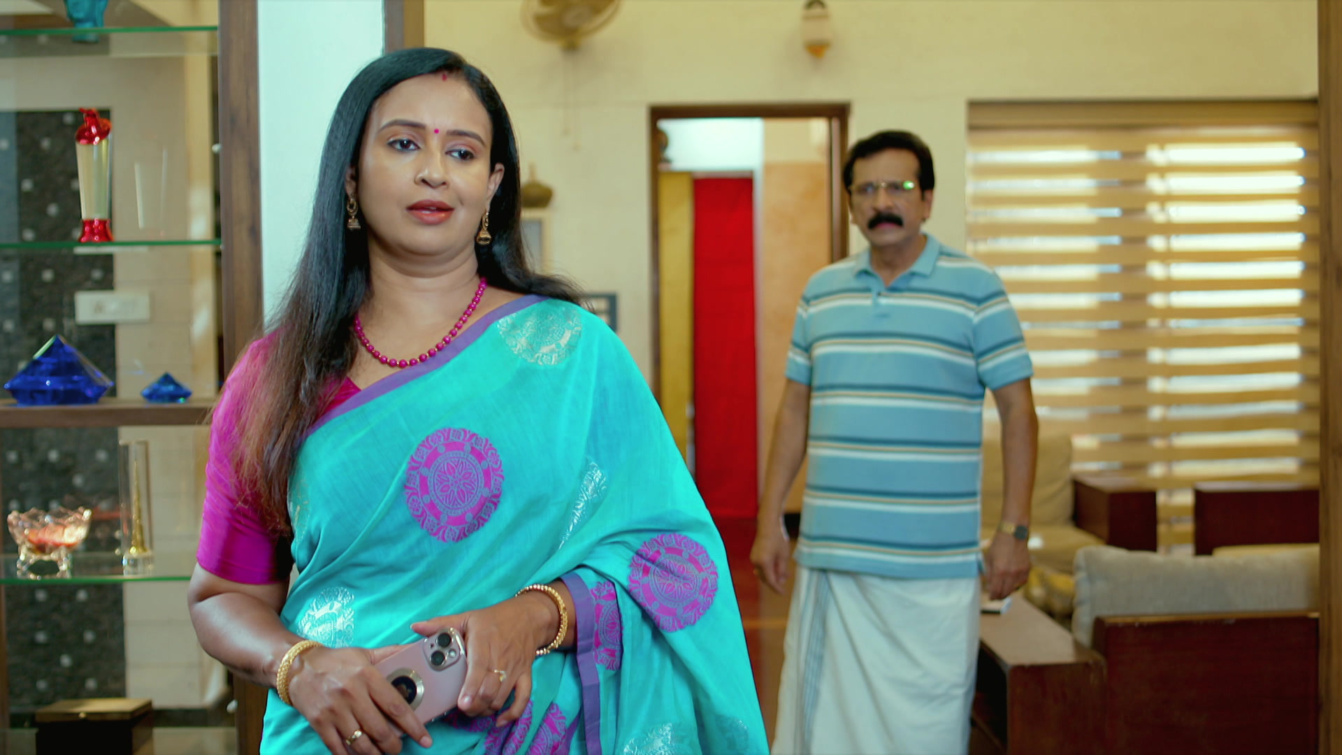Watch Chempaneer Poovu S1 Episode 423 on JioHotstar