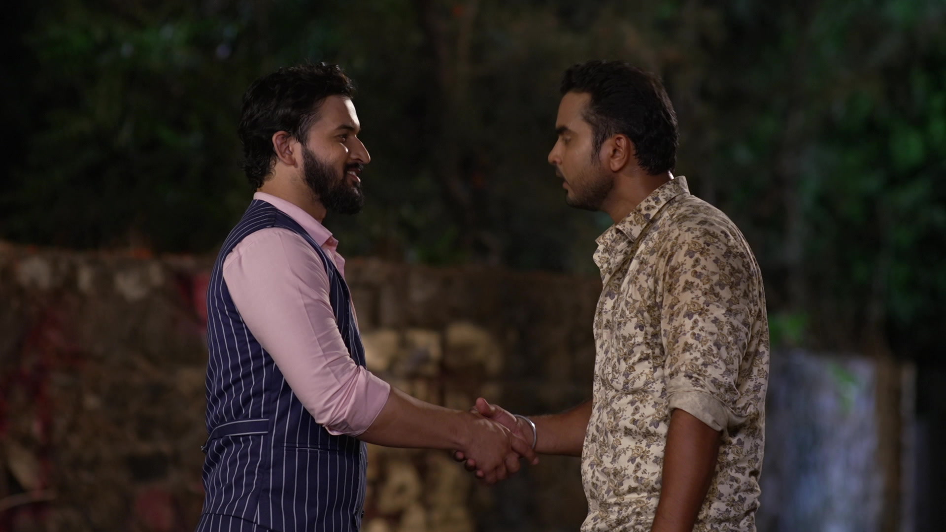 Watch Man Dhaga Dhaga Jodte Nava S1 Episode 32 on JioHotstar