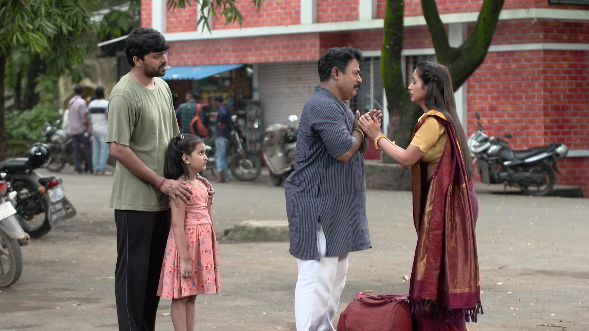 Watch Gojiri Returns Home Online