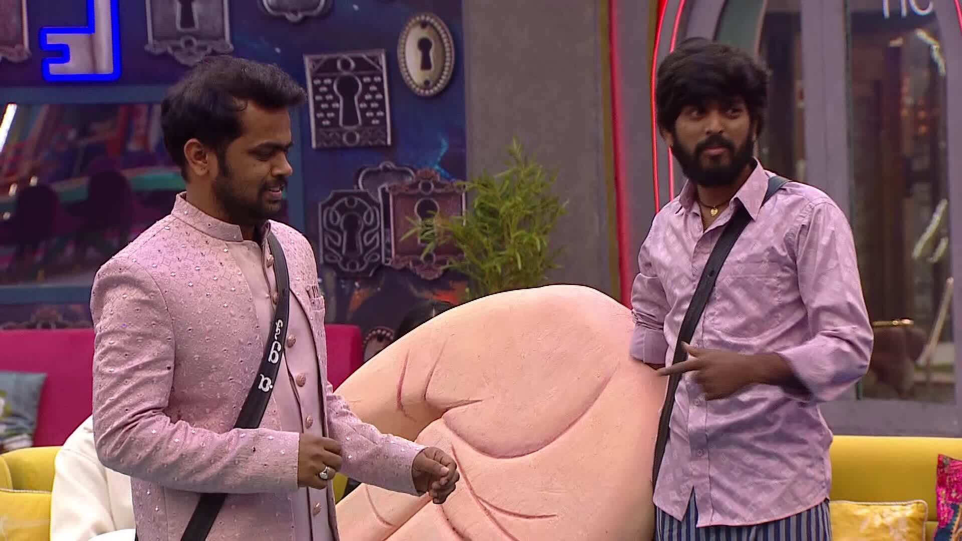 A gentle pat on the back! - JioHotstar