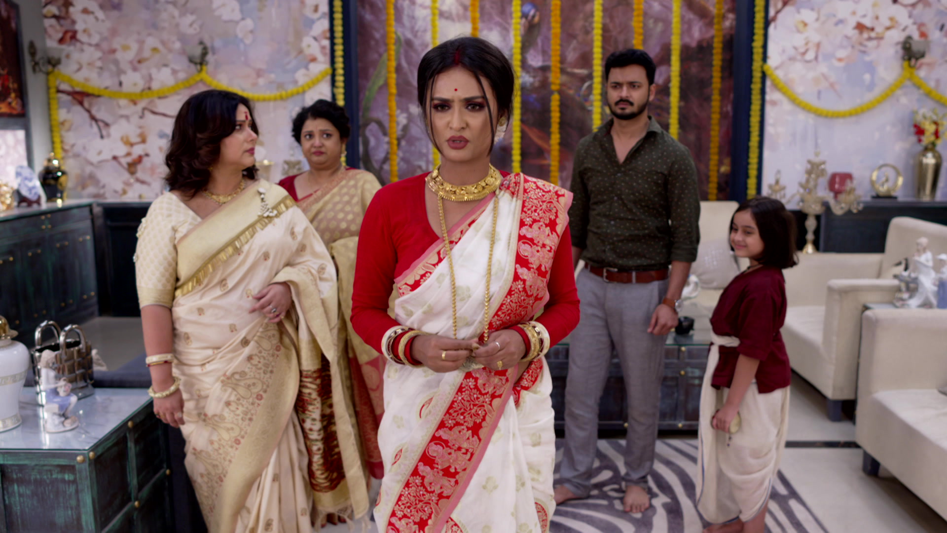 Watch Ponchomi S1 Episode 134 on JioHotstar