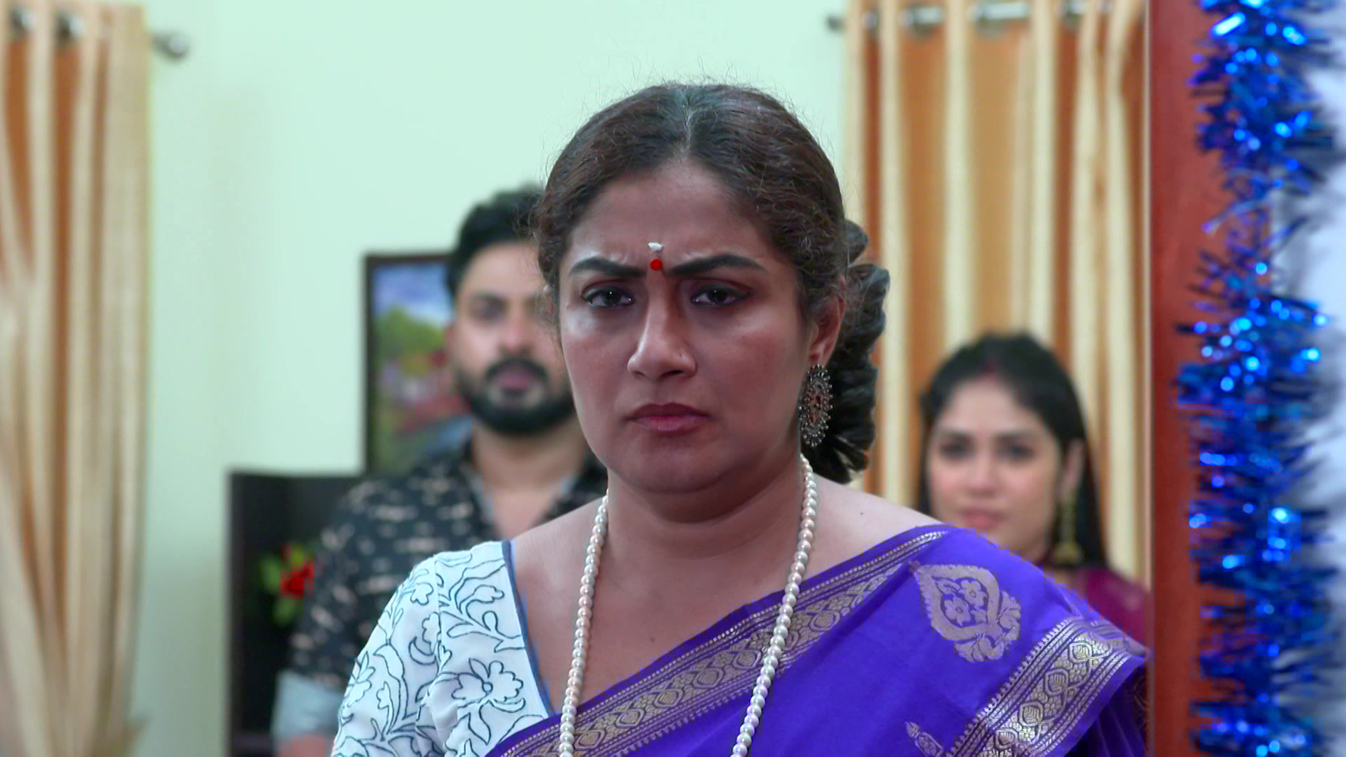 Stream Roopa Makes A Decision Season 1 Episode 841 – Roopa Makes A ...