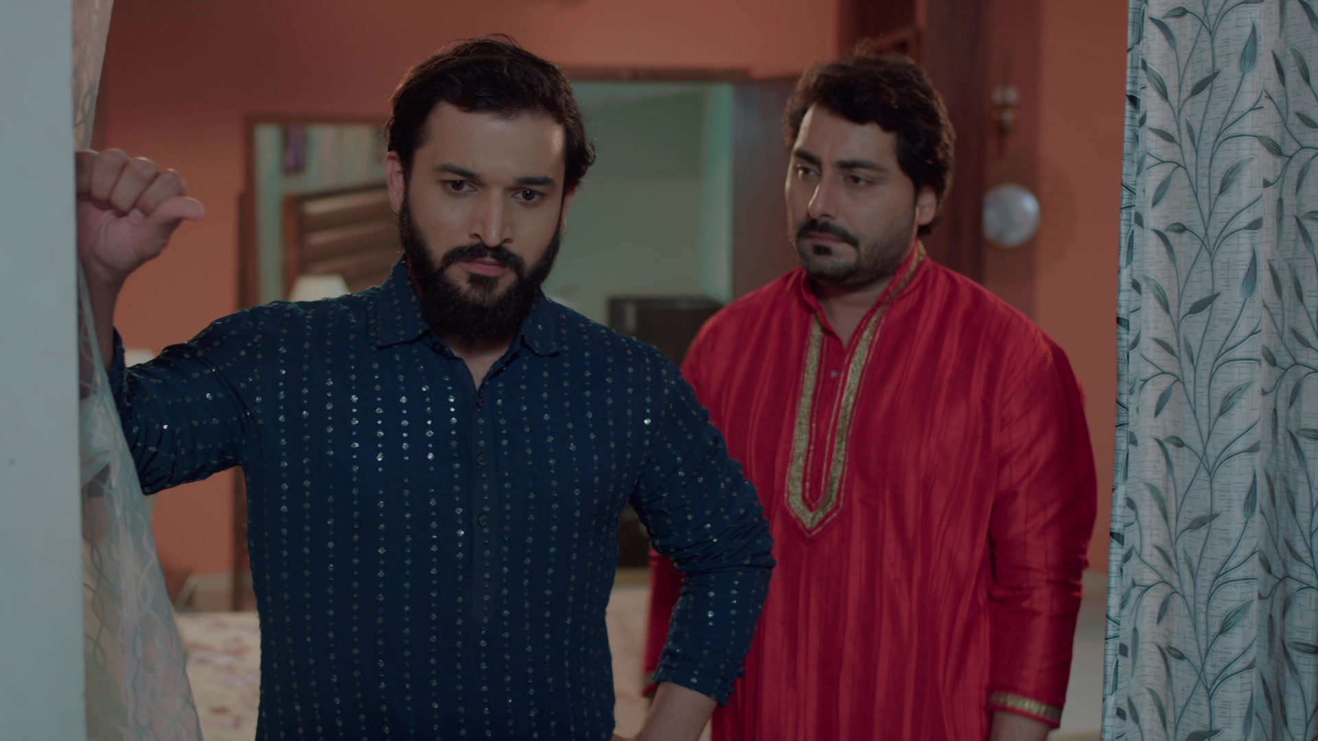 Watch Man Dhaga Dhaga Jodte Nava S1 Episode 436 on JioHotstar