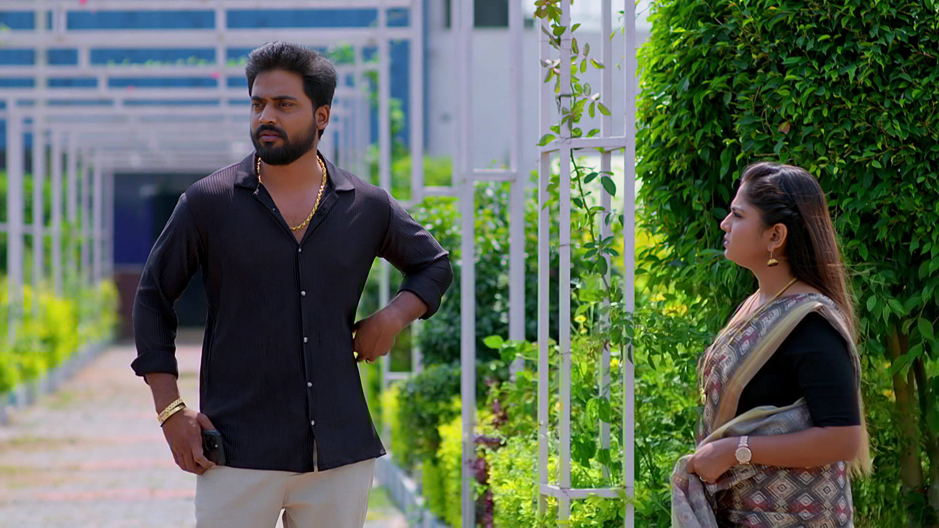 Watch Guppedantha Manasu S1 Episode 901 on JioHotstar