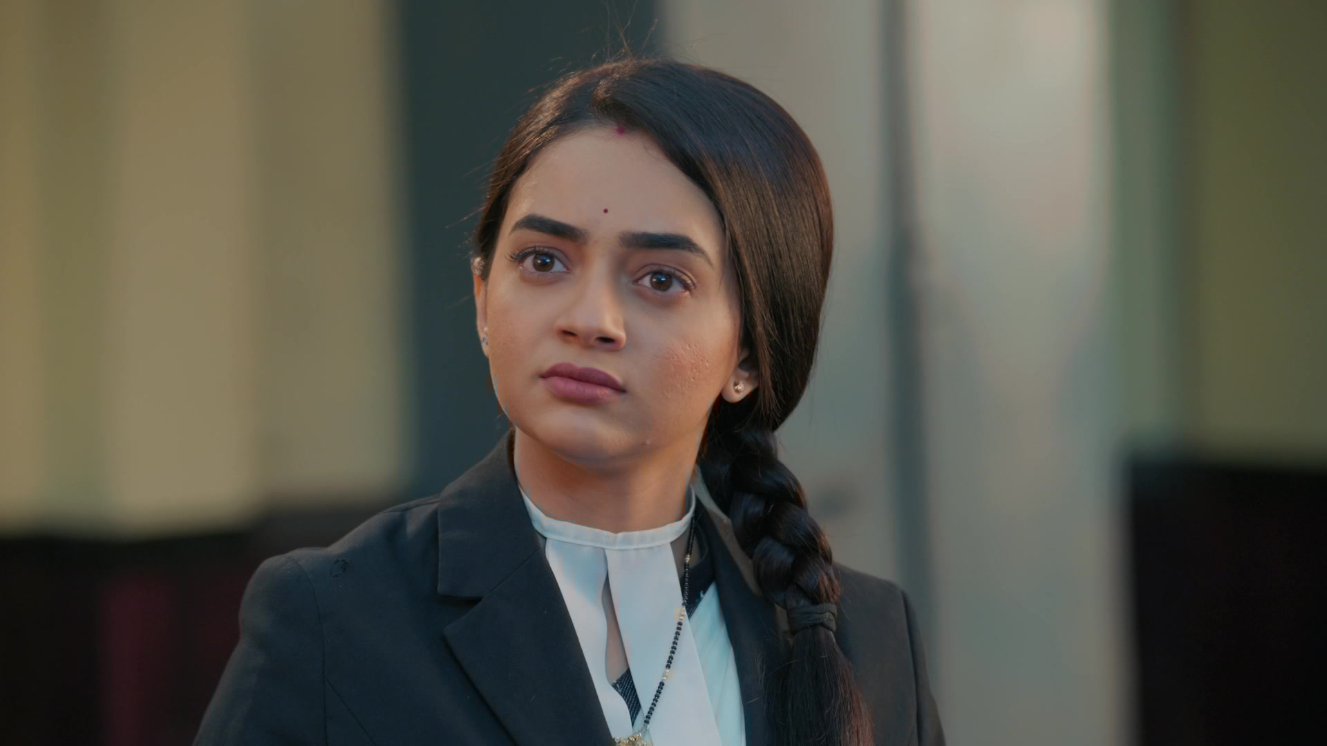 Watch Aboli Episode 1112 on JioHotstar