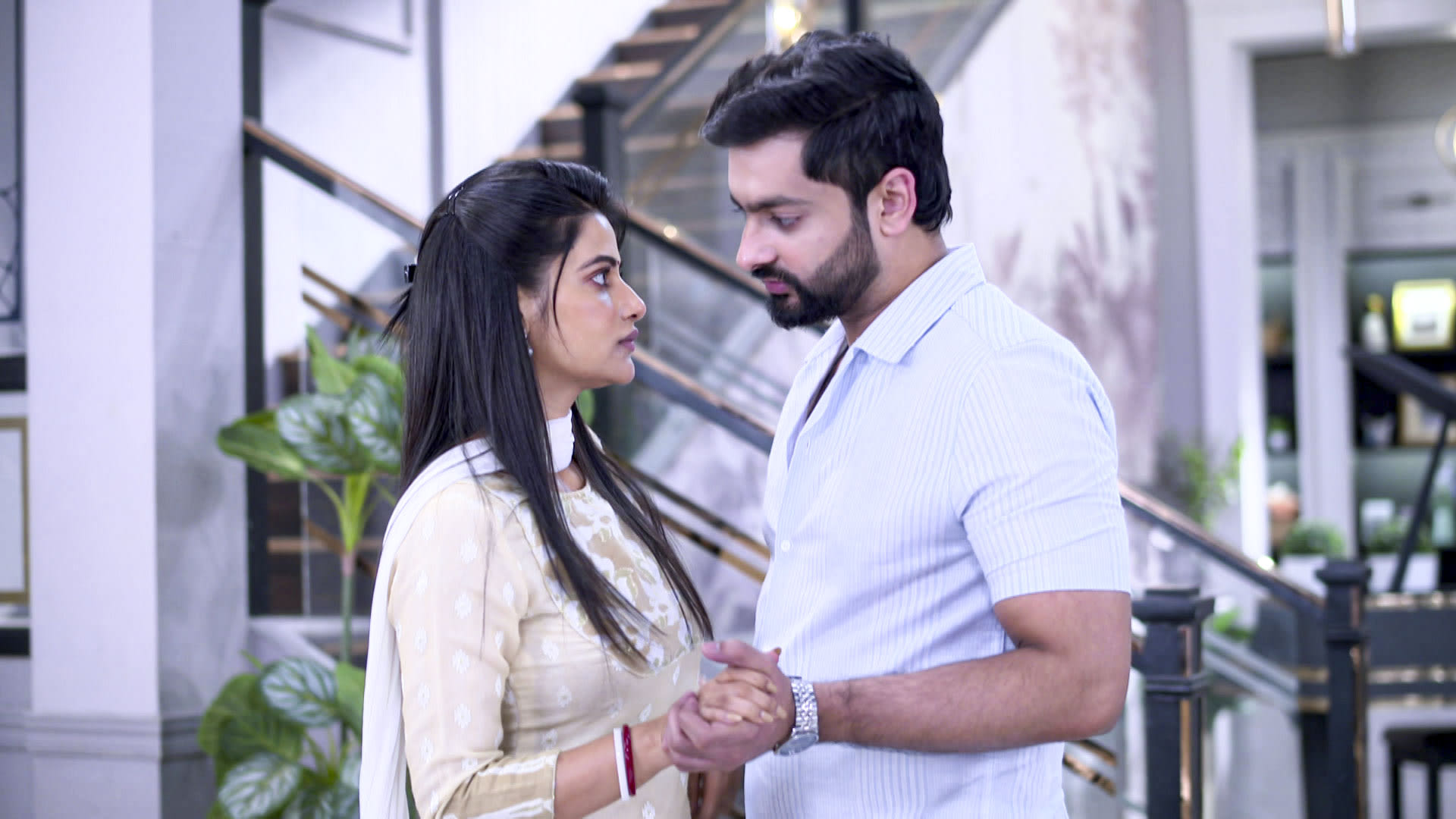 Watch Grihoprobesh Episode 167 on JioHotstar