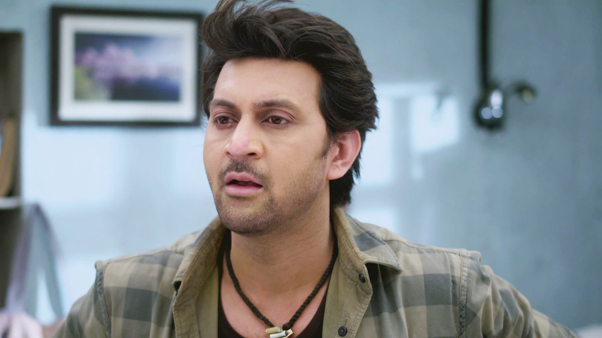 Watch An Awkward Scene for Shantu Online