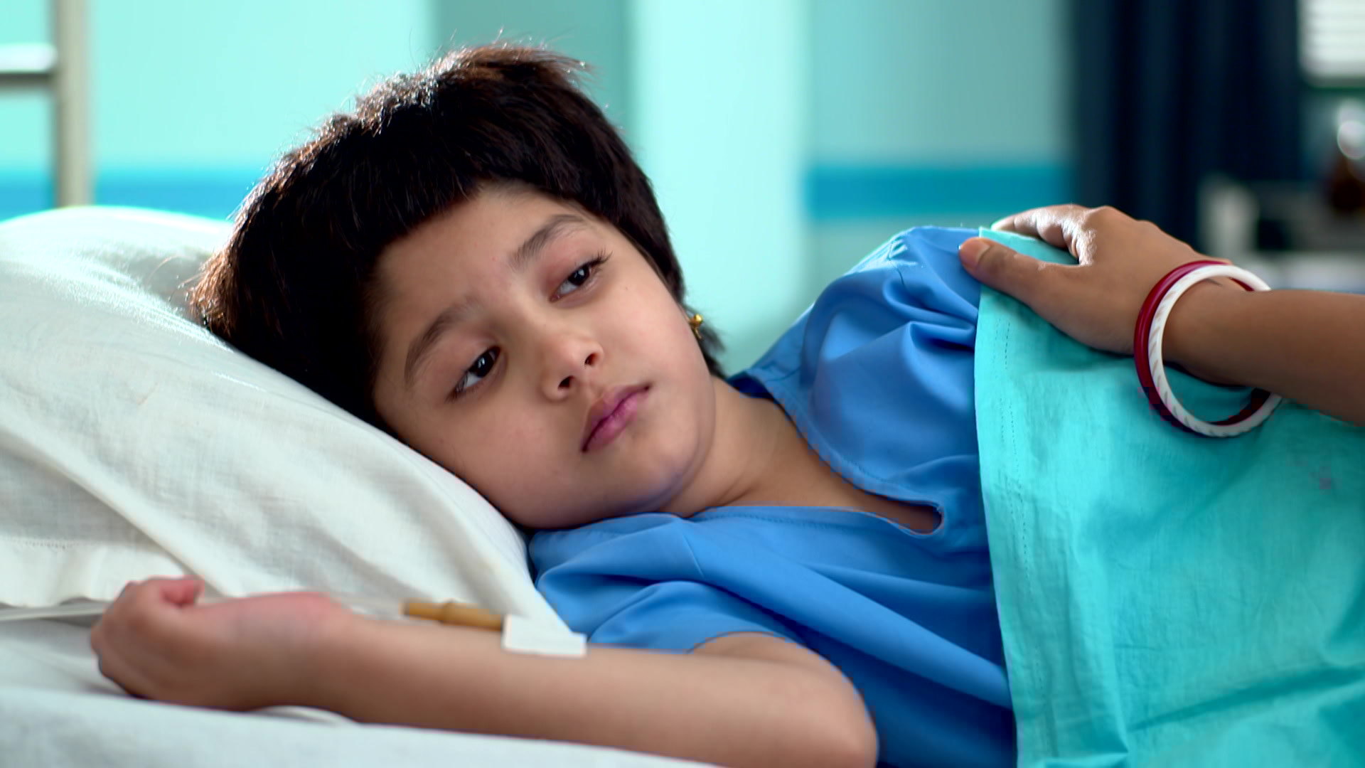 Watch Anurager Chhowa Episode 639 on JioHotstar