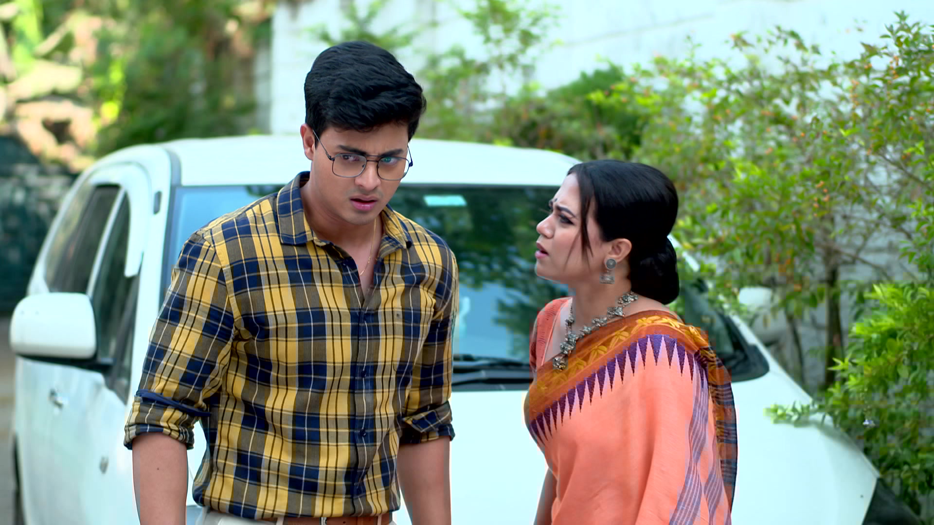 Watch Anurager Chhowa Episode 216 on JioHotstar