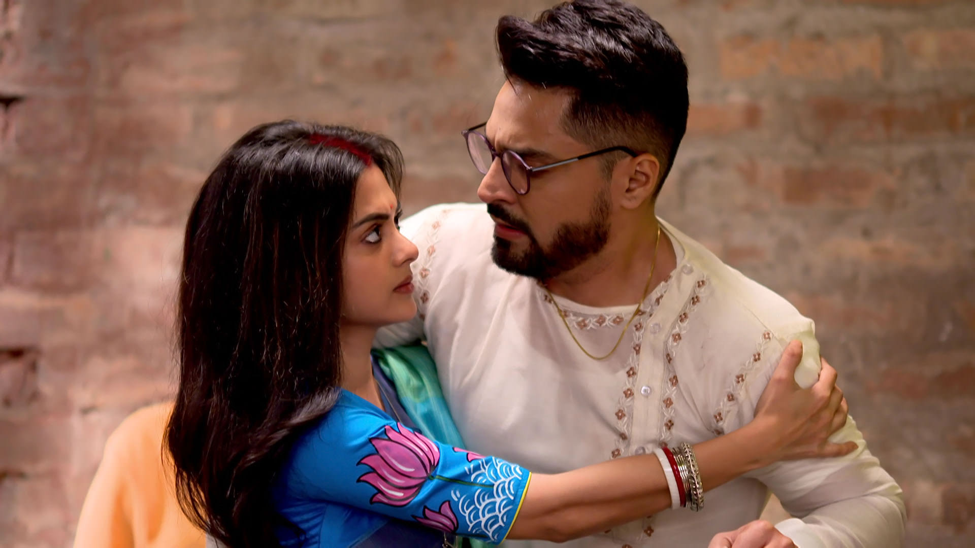 Watch Gaatchora S1 Episode 62 on JioHotstar