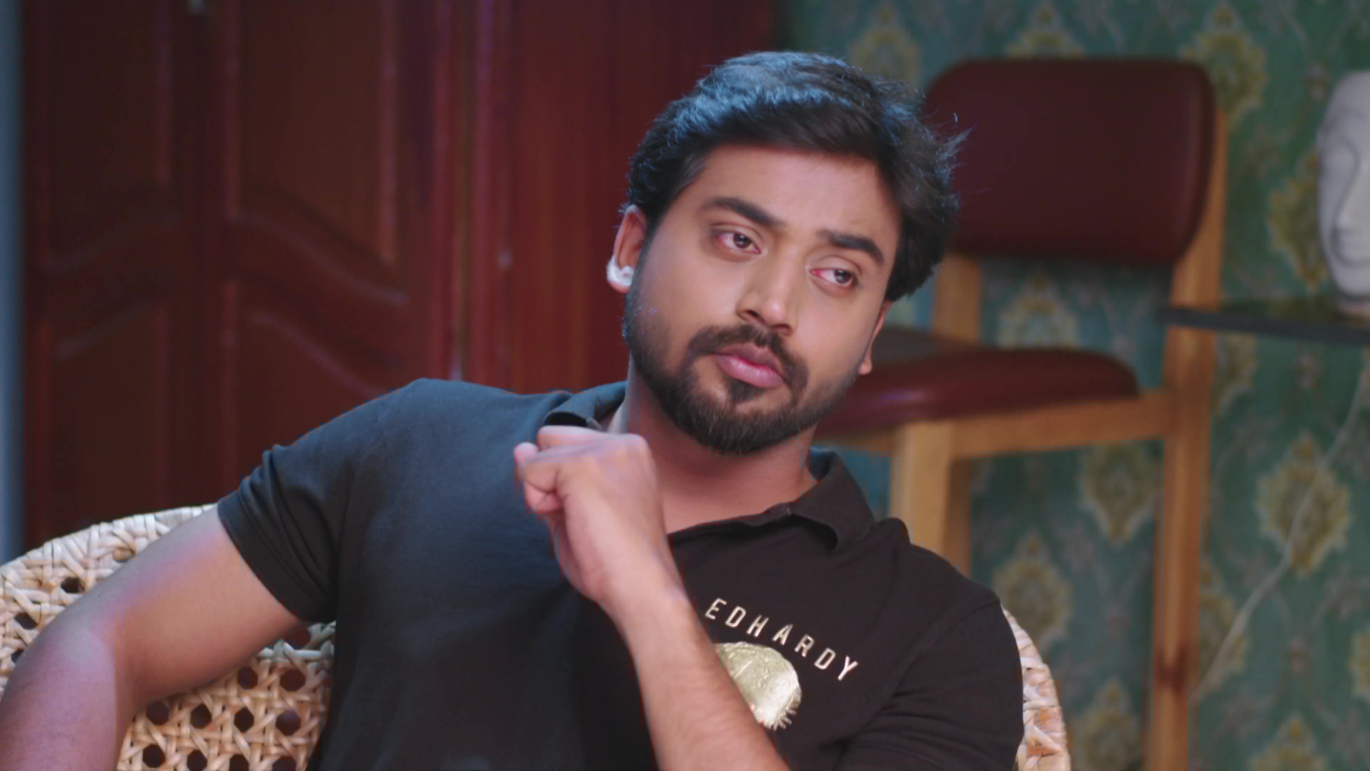 Watch Guppedantha Manasu S1 Episode 562 on JioHotstar