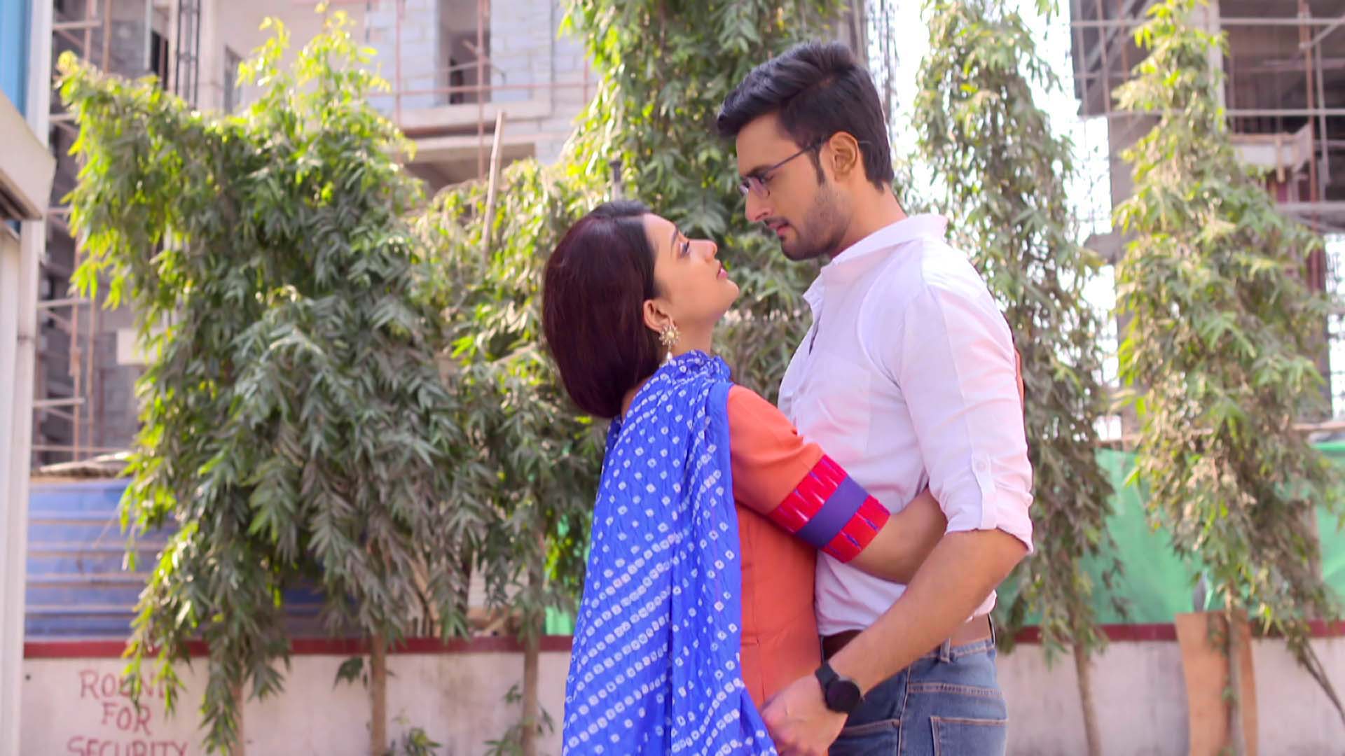 Watch Ujaan, Hiya's Dreamy Moment Online