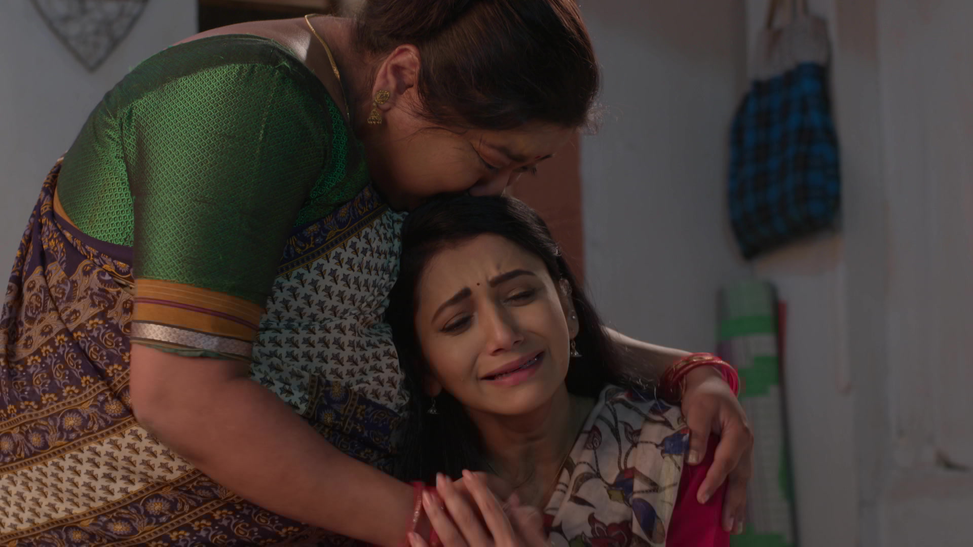 Watch tharala-tar-mag All Episodes | Watcho