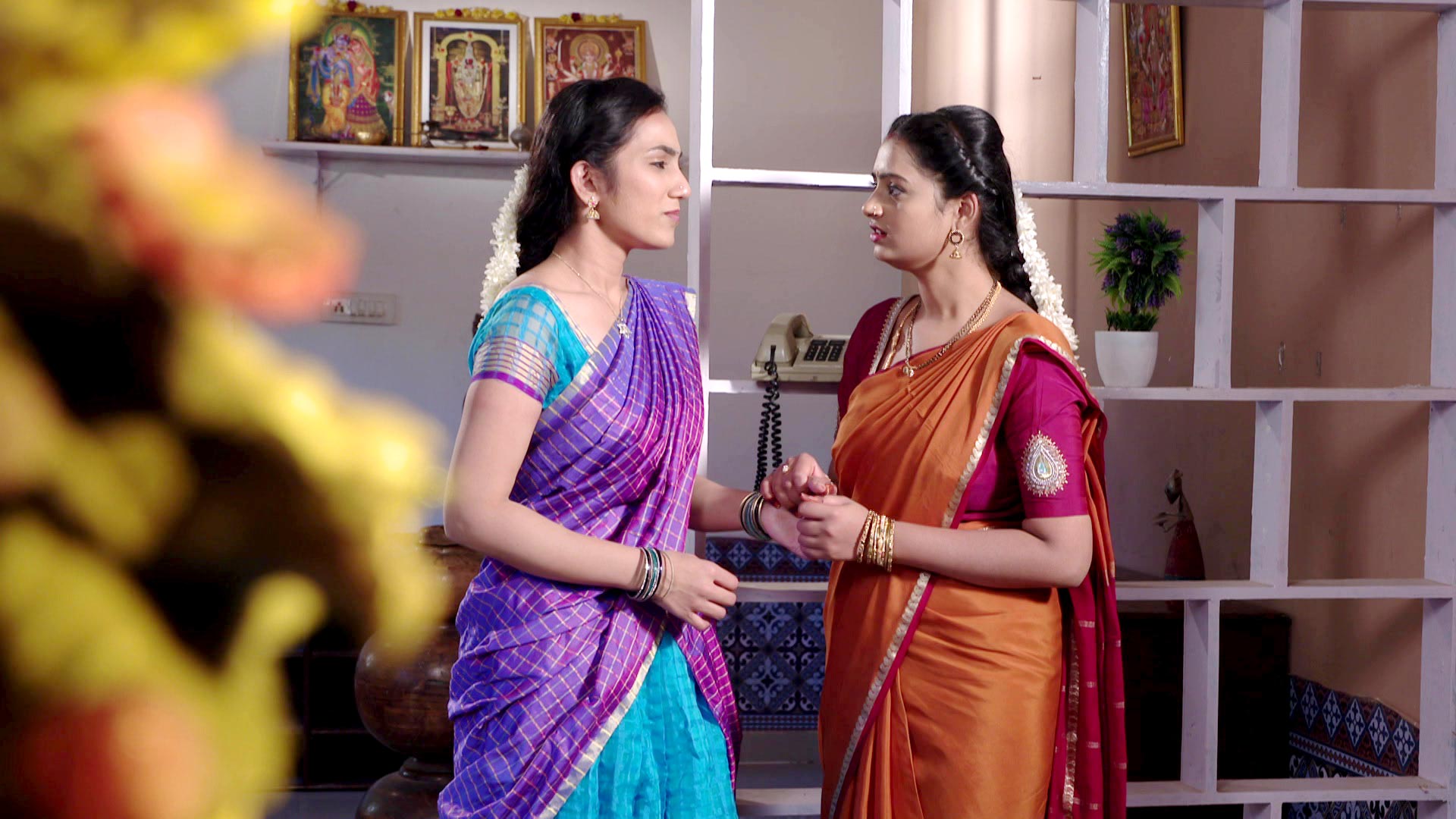 Watch Bangarada Panjara S1 Episode 130 on JioHotstar