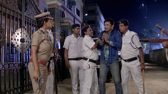 Watch Aloy Bhubon Bhora S1 Episode 4 on JioHotstar