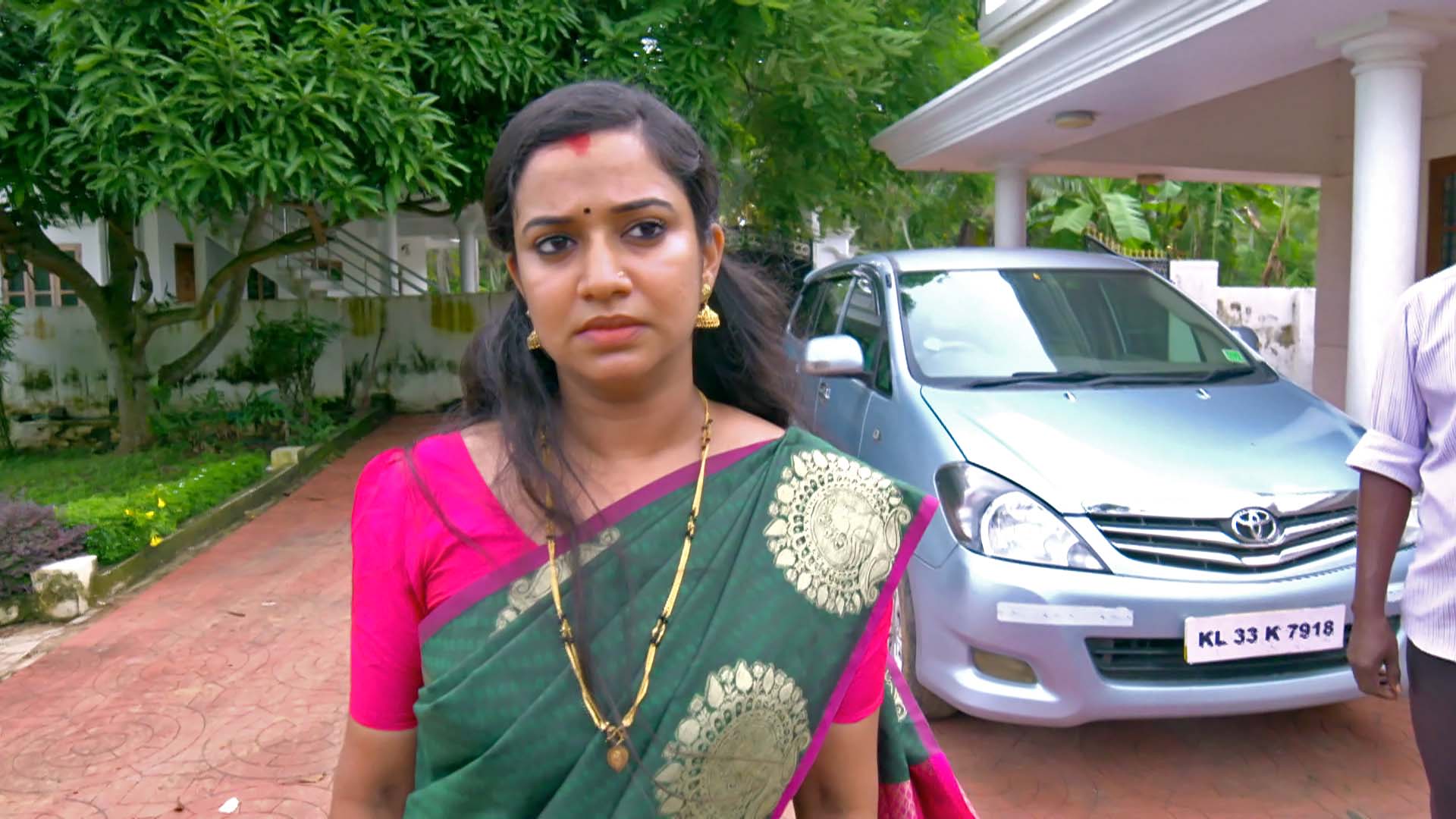 Watch Pournamithinkal S1 Episode 271 on Disney+ Hotstar