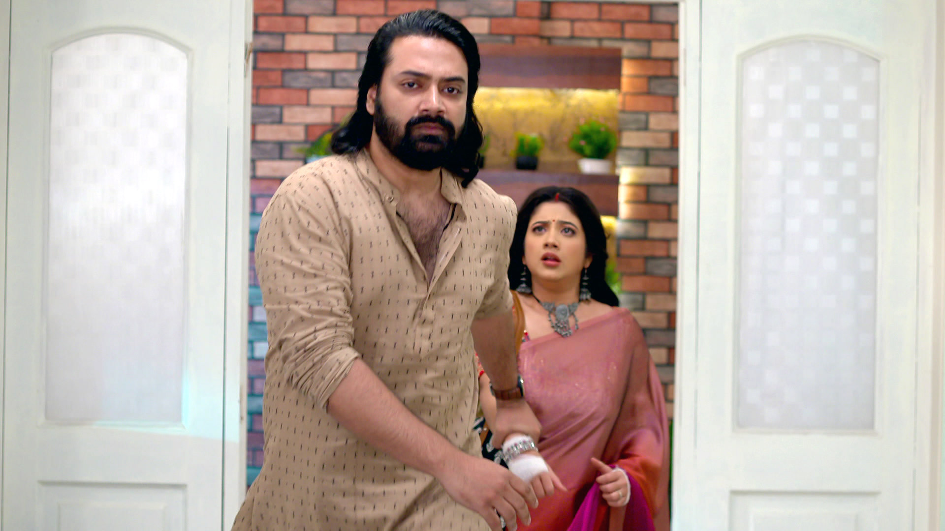 Watch Uraan S1 Episode 60 on JioHotstar