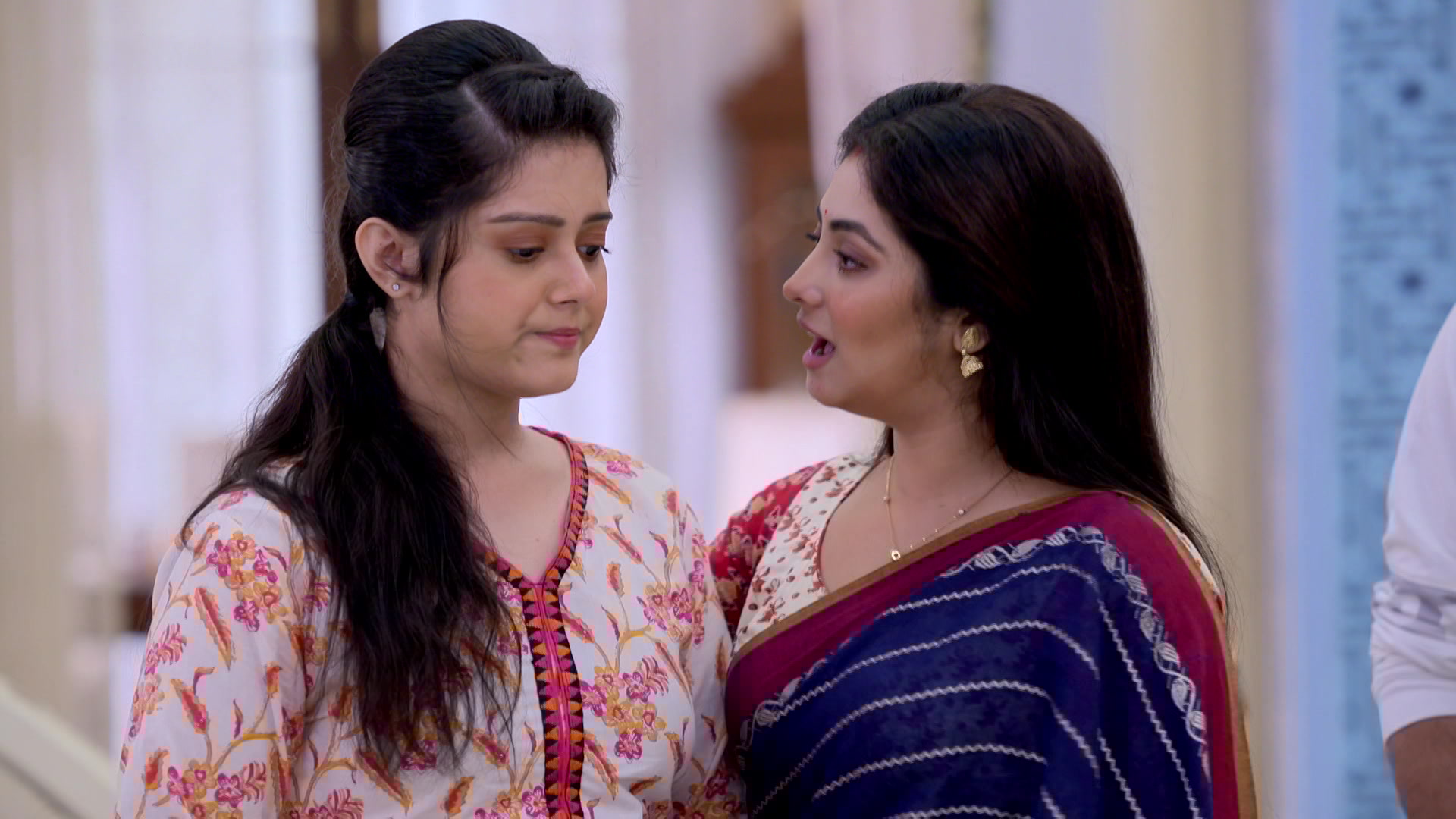 Watch Bangla Medium S1 Episode 257 on JioHotstar