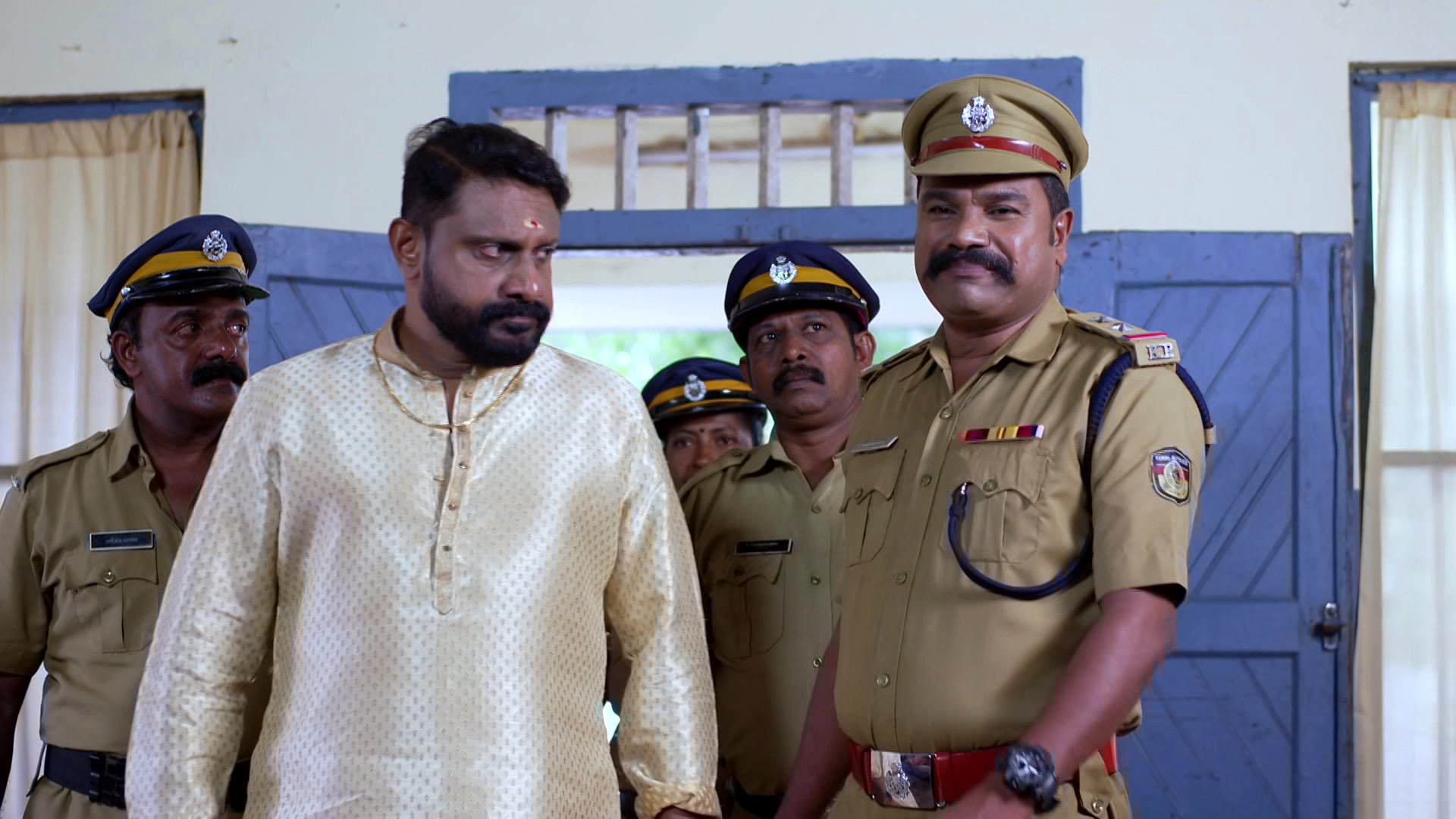 Watch Mounaragam Episode 1272 on JioHotstar