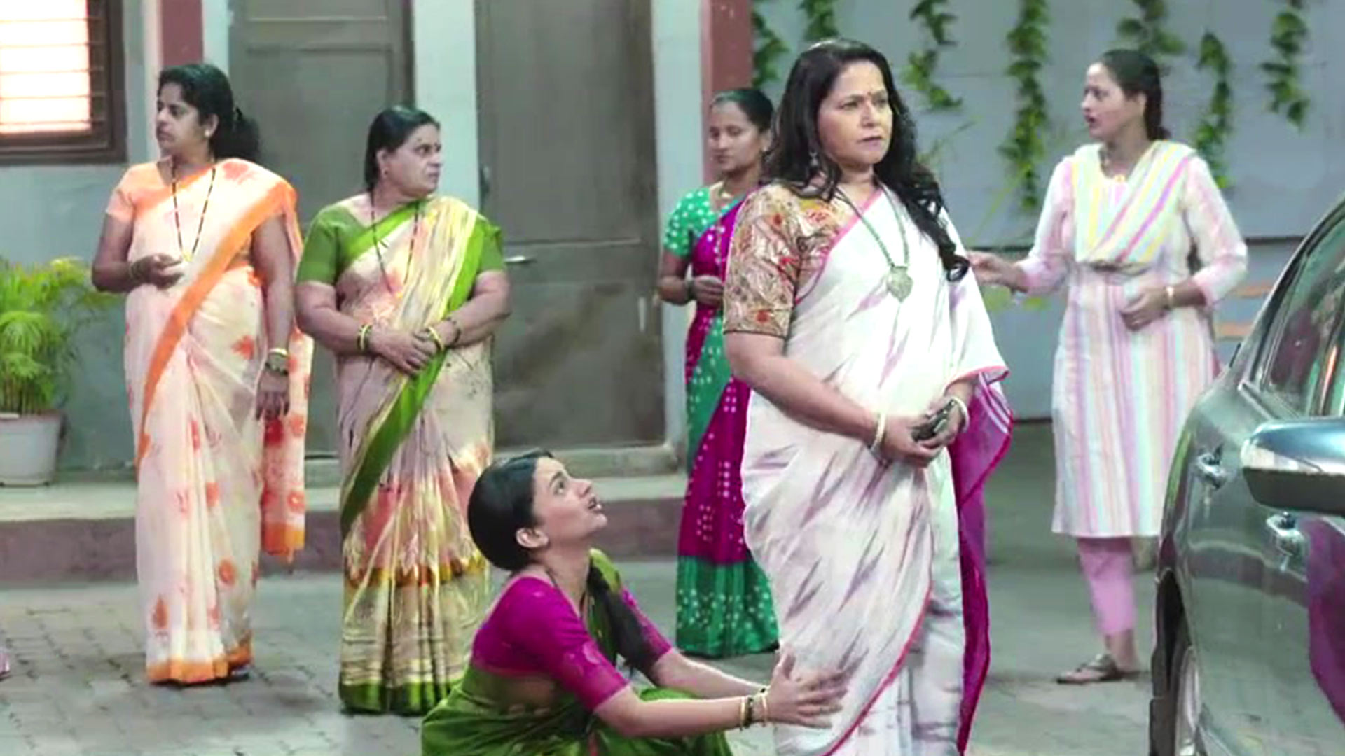 Watch Aboli Episode 699 on JioHotstar