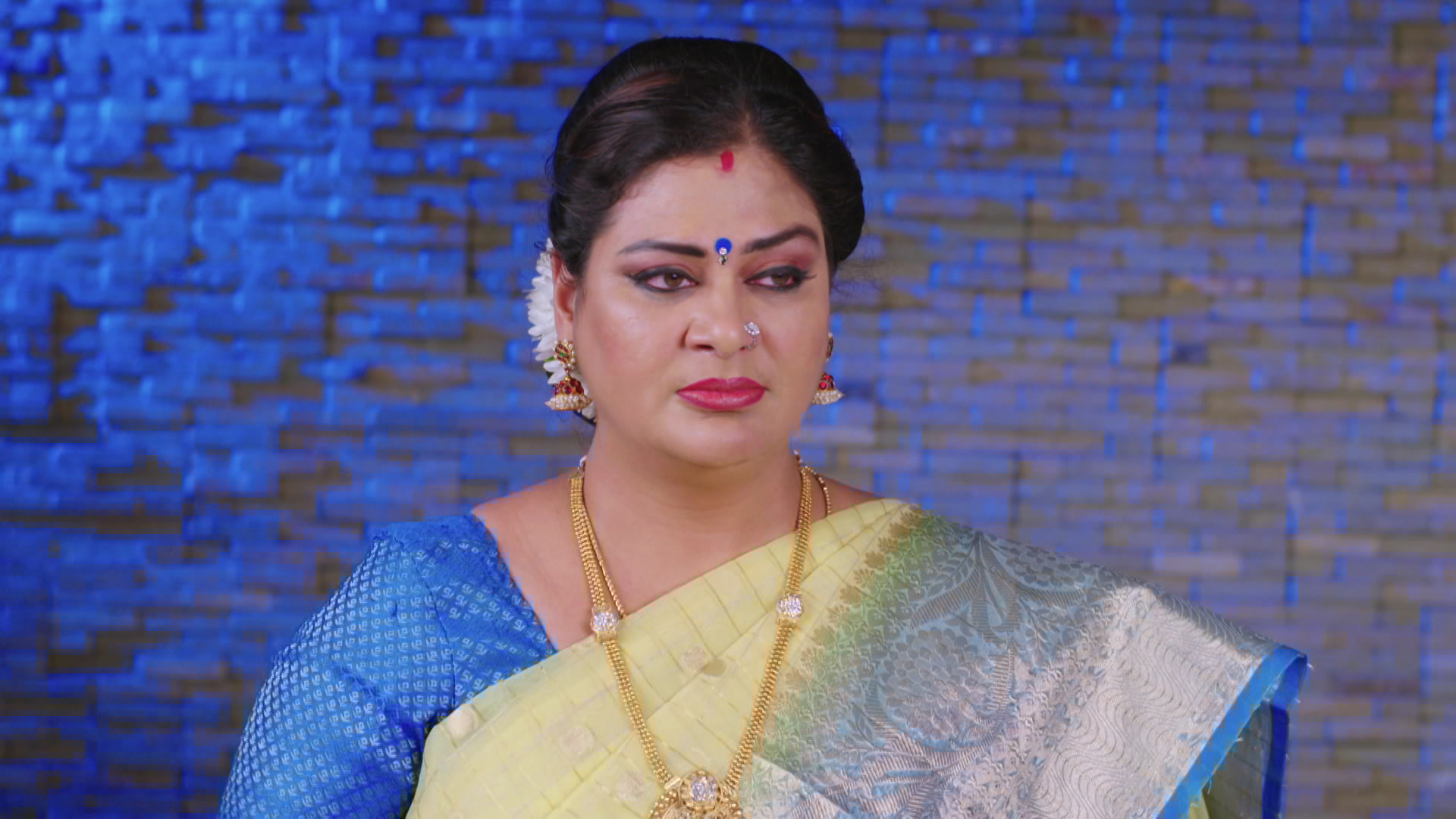 Watch Devayani's New Drama Online