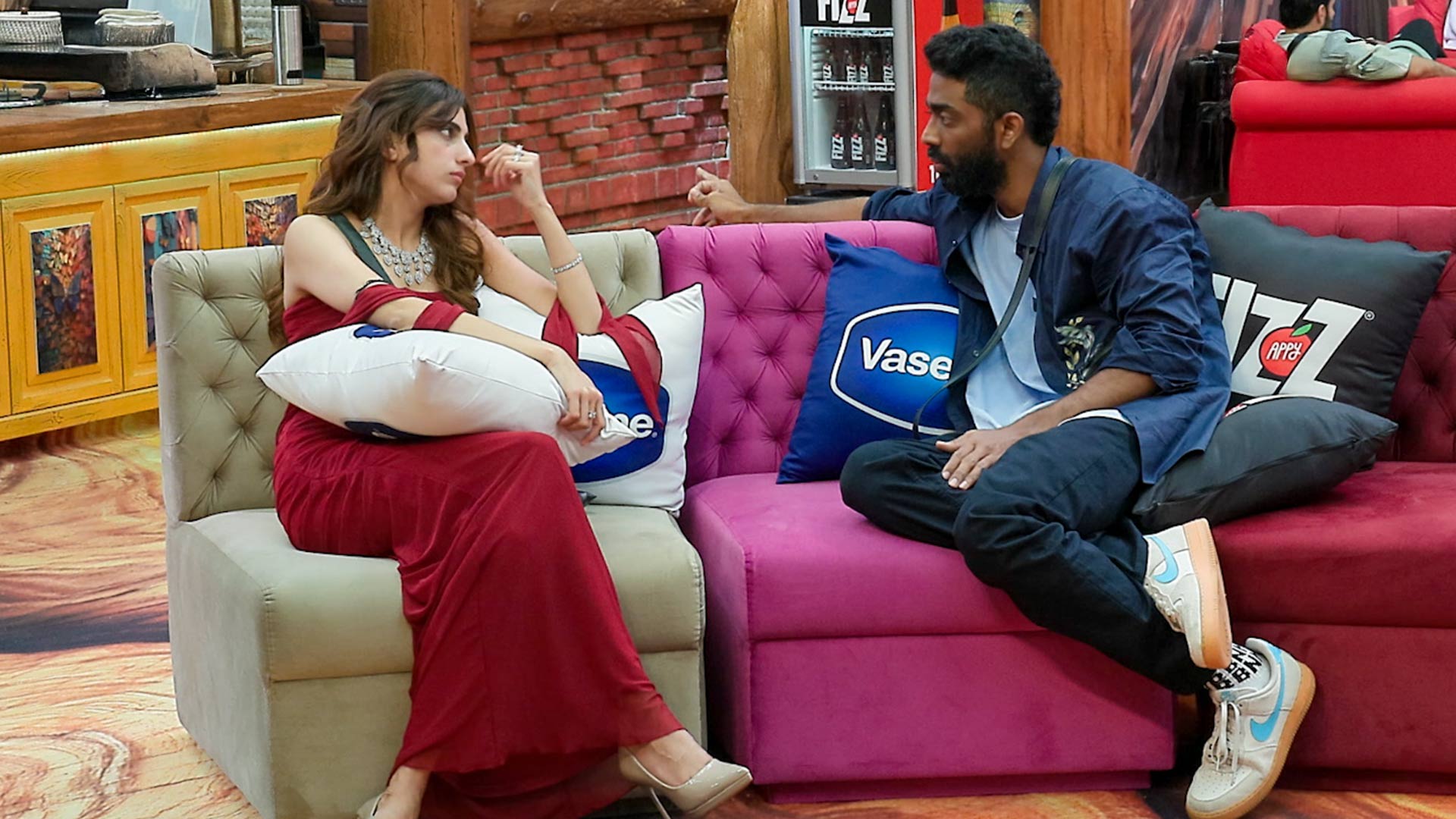 Farhana Faces the Question on Her Rudeness - JioHotstar