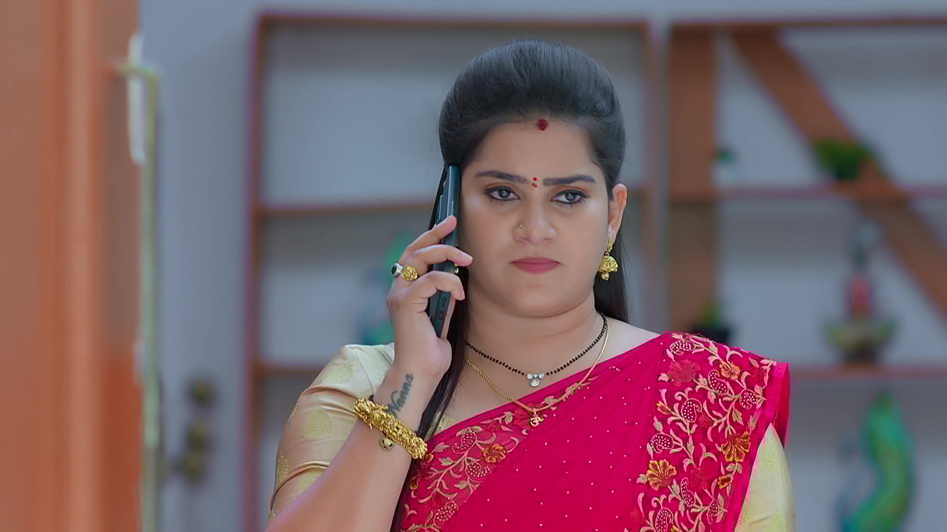 Watch Guppedantha Manasu Episode 925 on JioHotstar