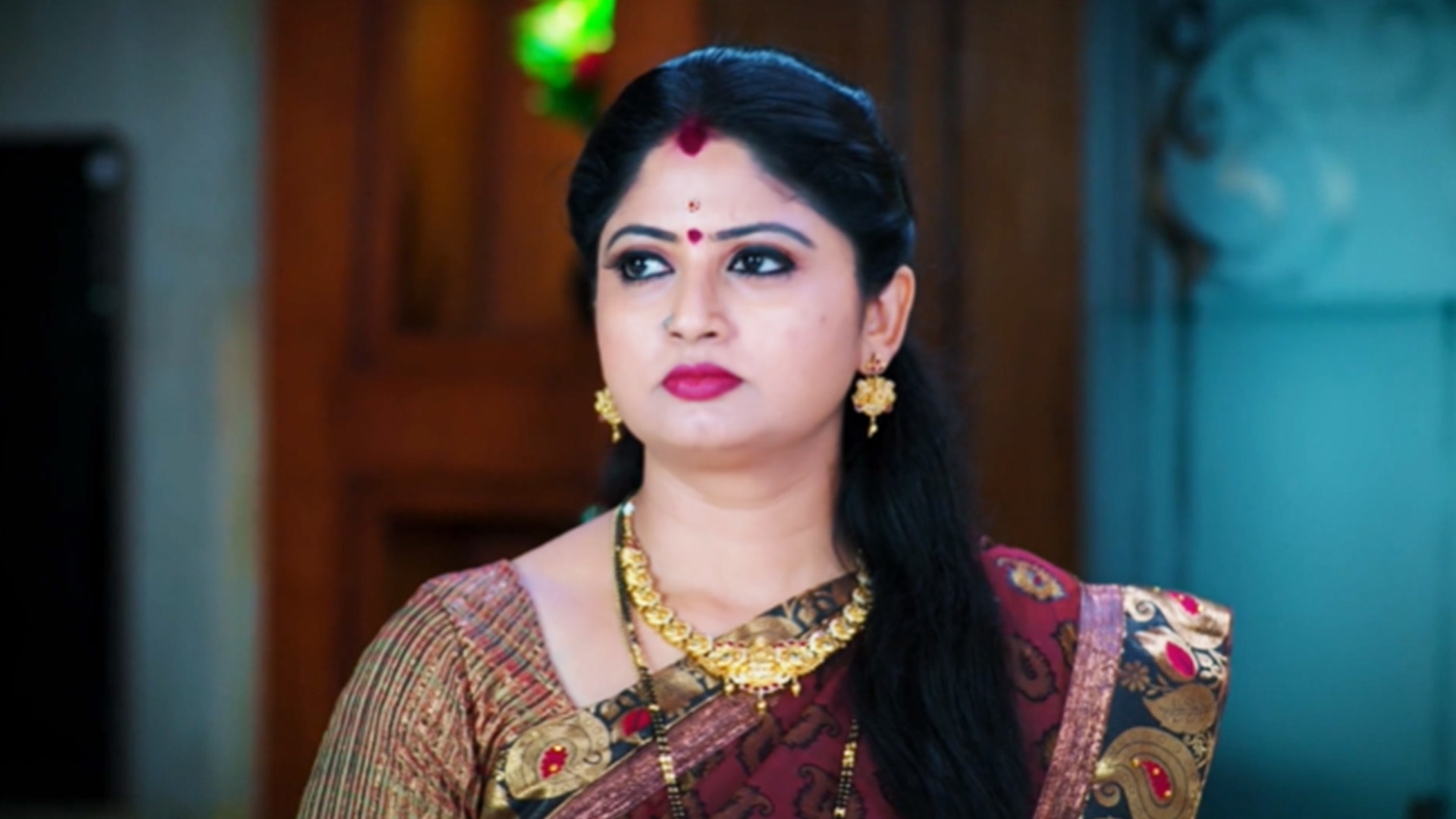 Watch a clip from Nagamma Gets Suspicious - Promo on Hotstar