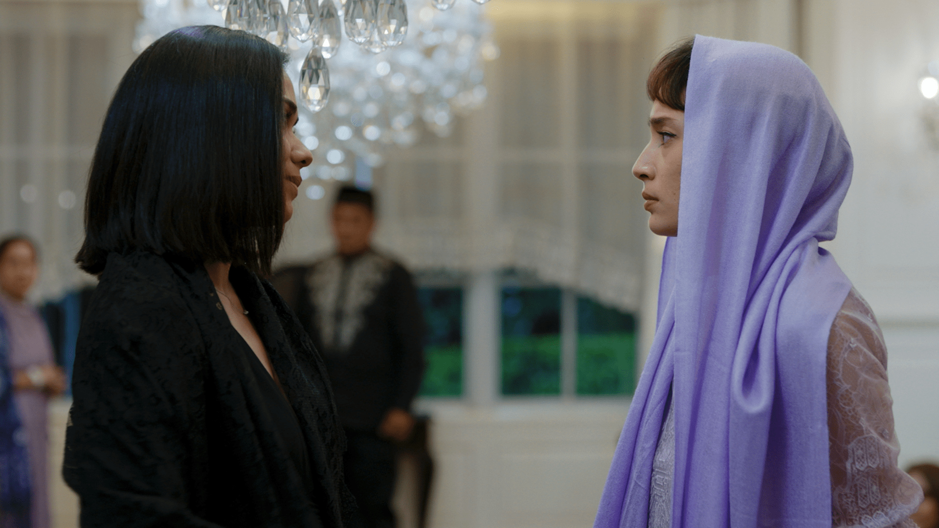 Between Two Hearts - Disney+