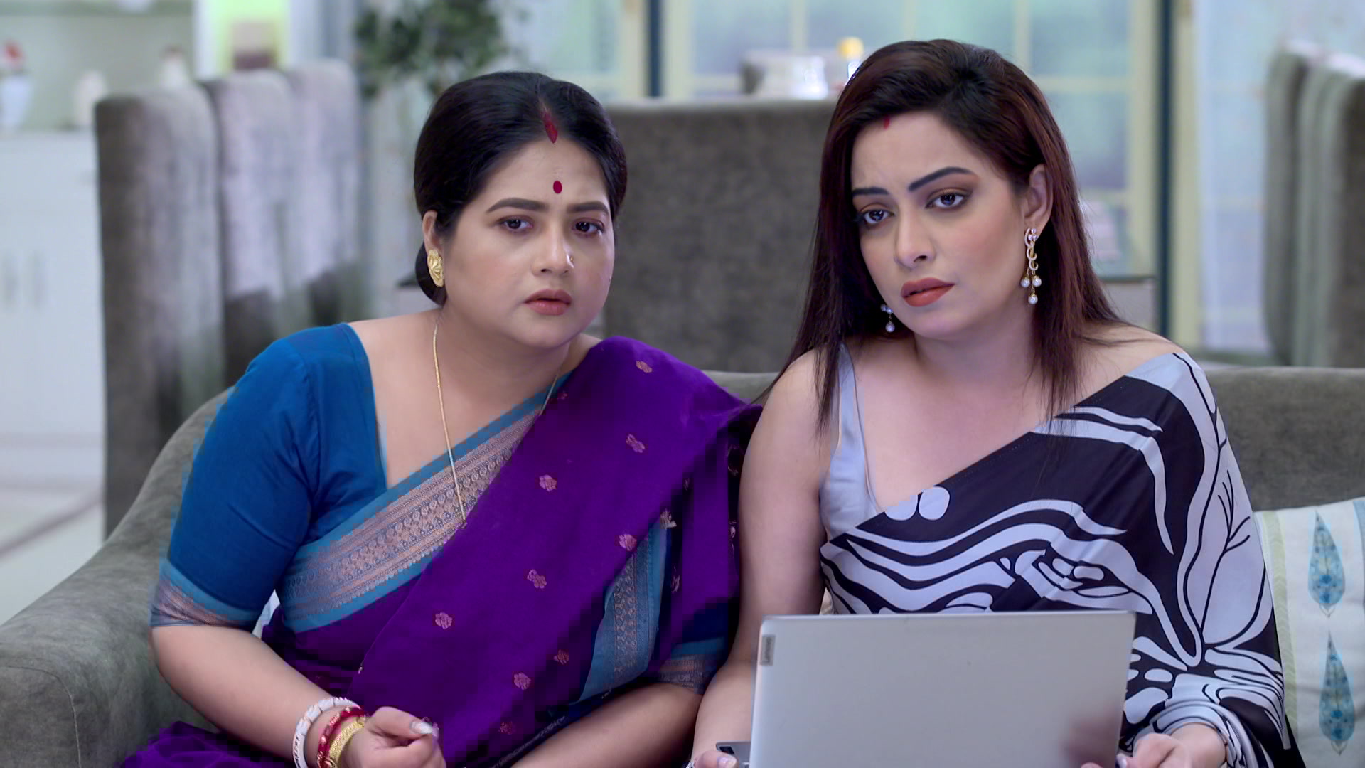 Watch Tomader Rani S1 Episode 320 on JioHotstar